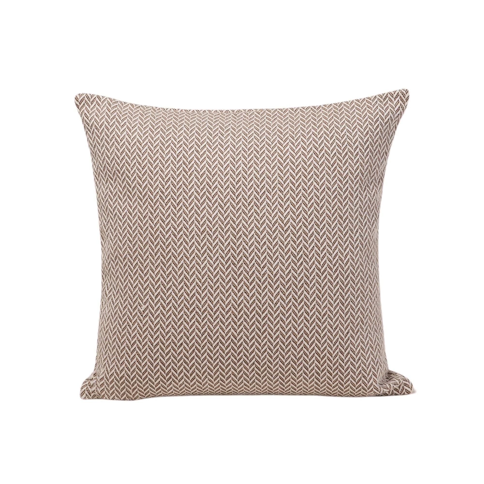 MADURA - Housse de coussin Alejandro en Jacquard à motifs chevron Ecru ...
