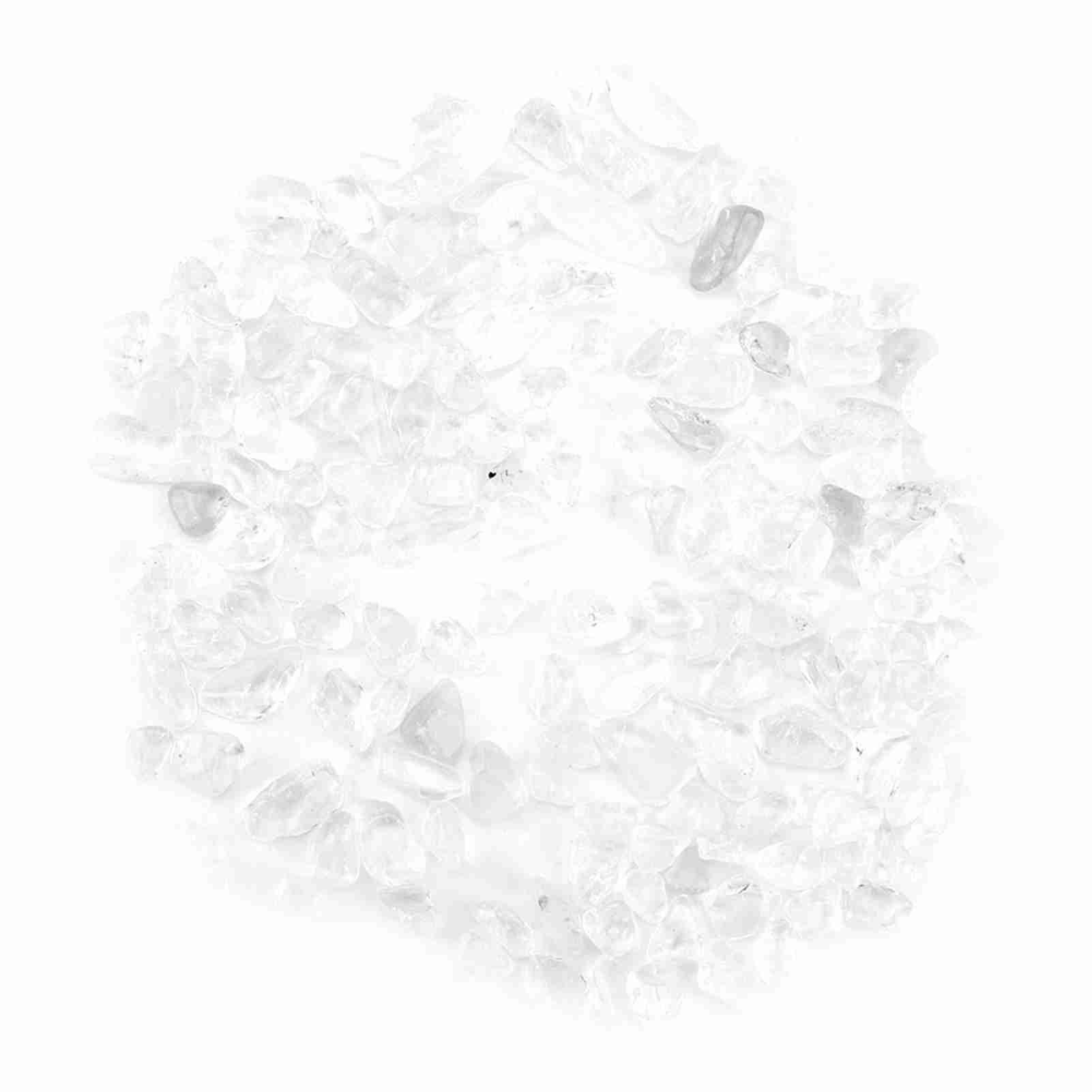 Pezzi di cristallo di quarzo naturale frantumato in schegge di pietra ...