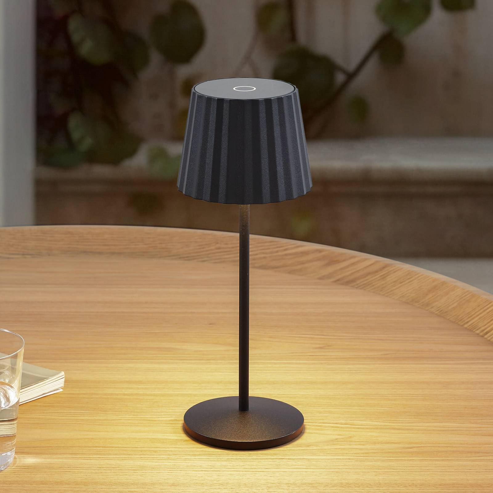 Lindby Lampada da tavolo LED a batteria Esali, nera, metallo, IP65 ...