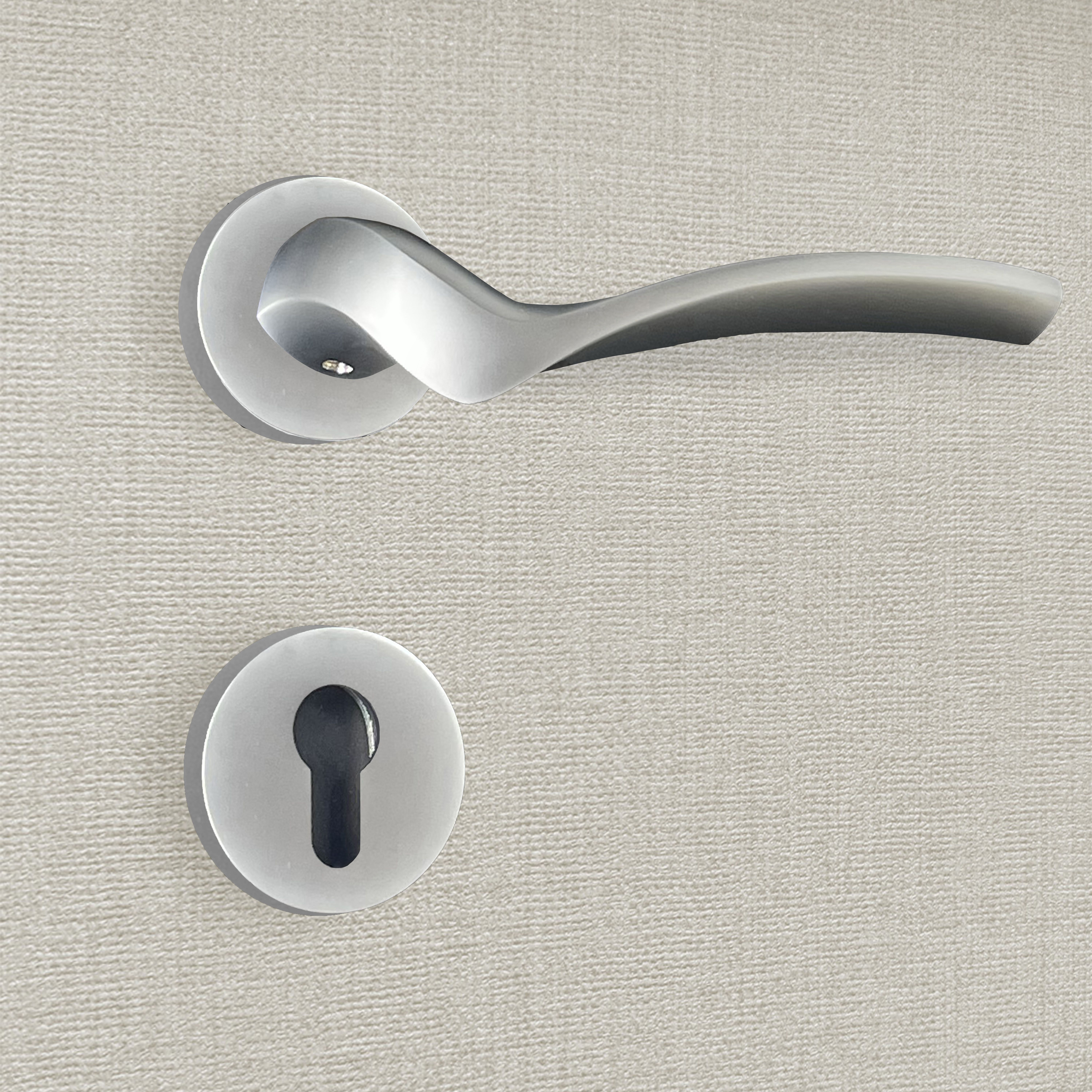 Poignée de porte design à cylindre finition aspect chrome mat Carla ...