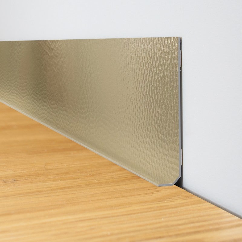 Pack 25 rodapiés adhesivos de PVC - 8 x 100 x 1,2 cm | Leroy Merlin