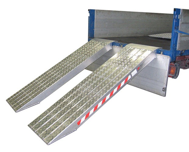 Rampa di 4.50m - Alt. raggiungibile 1350mm - Portata max a coppia in ...
