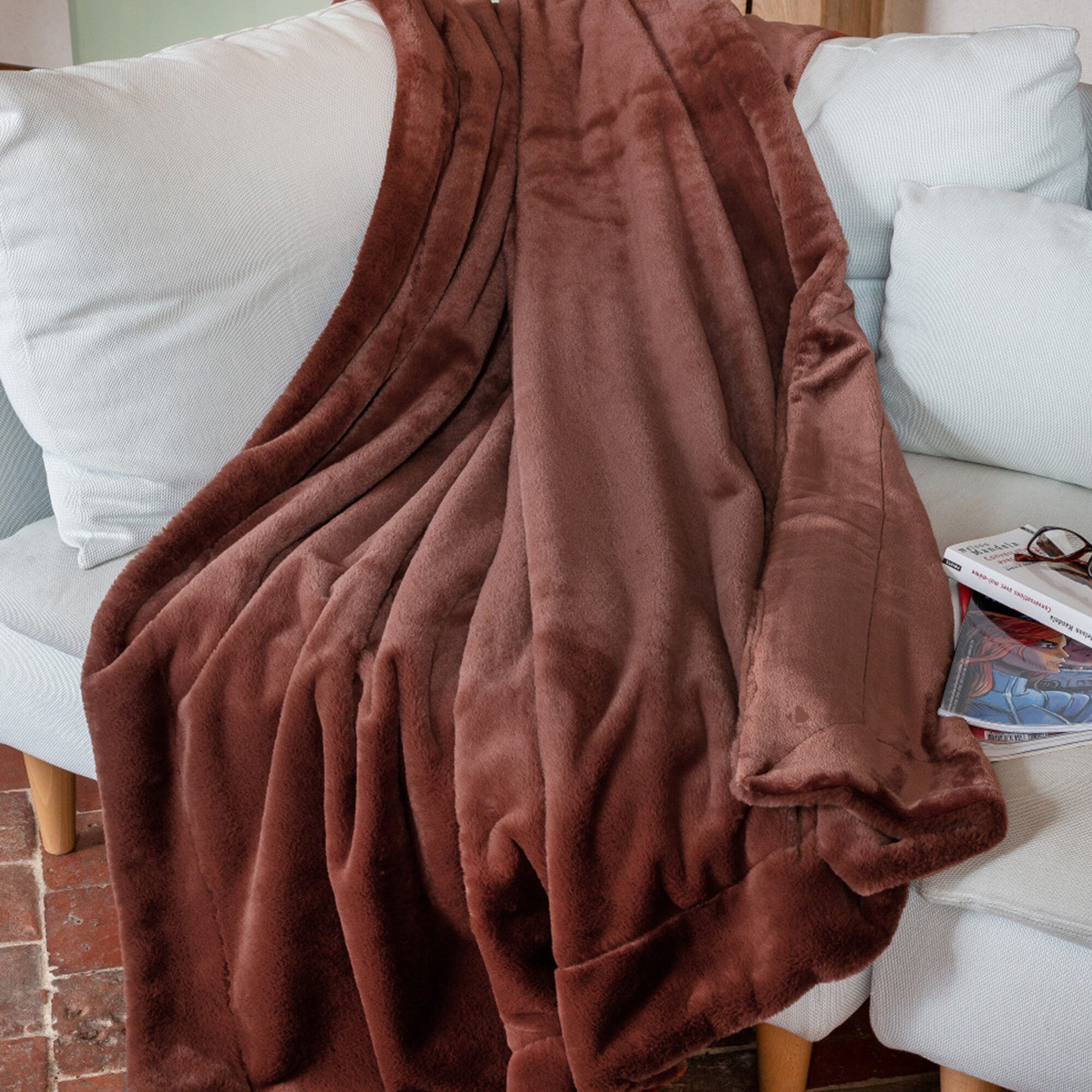 Plaid 150x200 cm en polyester MELLOW marron sequoia | Leroy Merlin