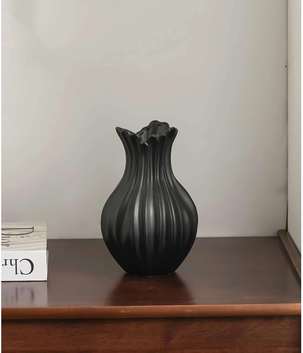 Ce vase minimaliste de style rétro moderne, fabriqué en céramique de ...