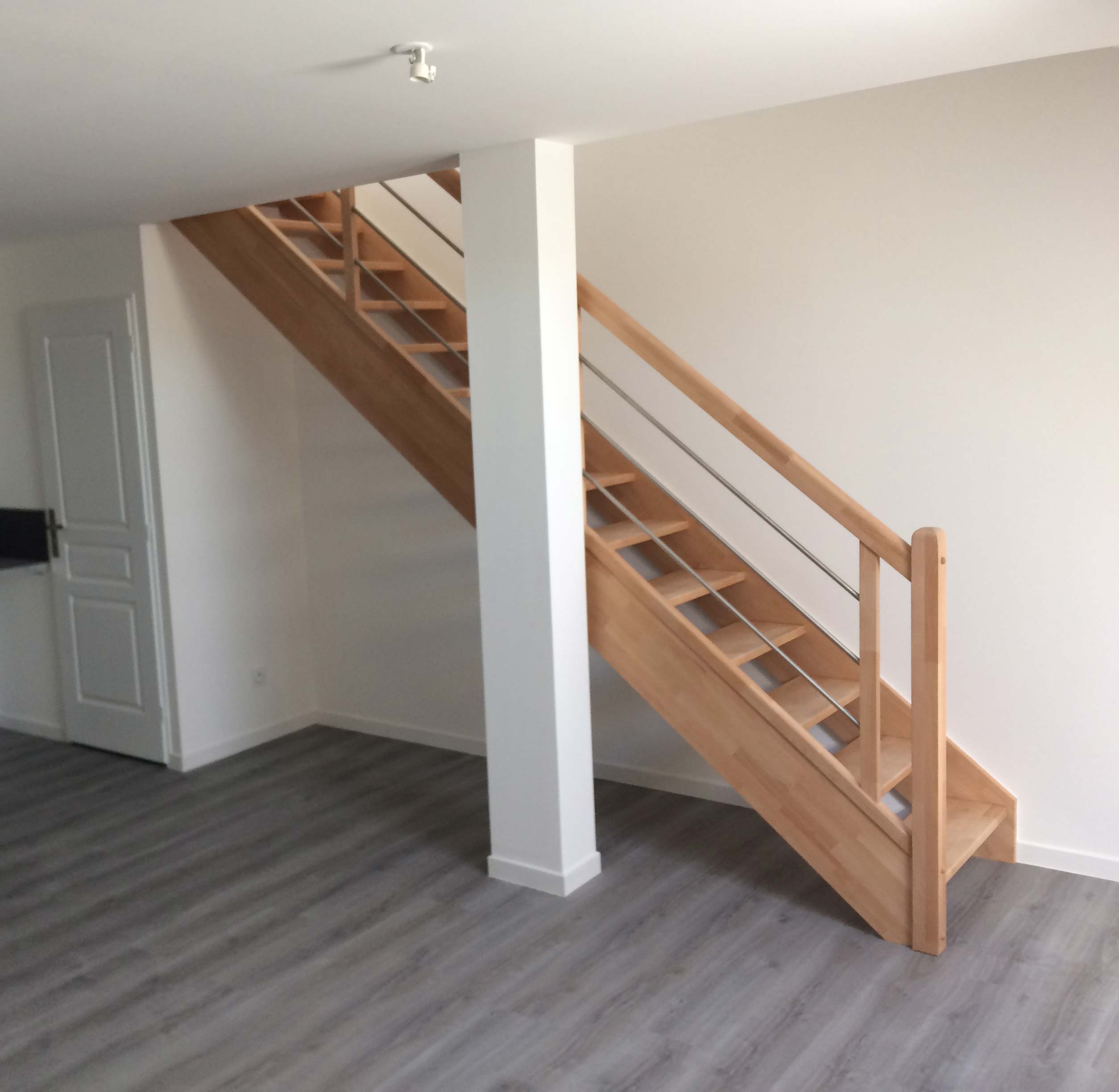 Escalier droit Contemporain en Hêtre, sans contremarche, avec rampe à ...