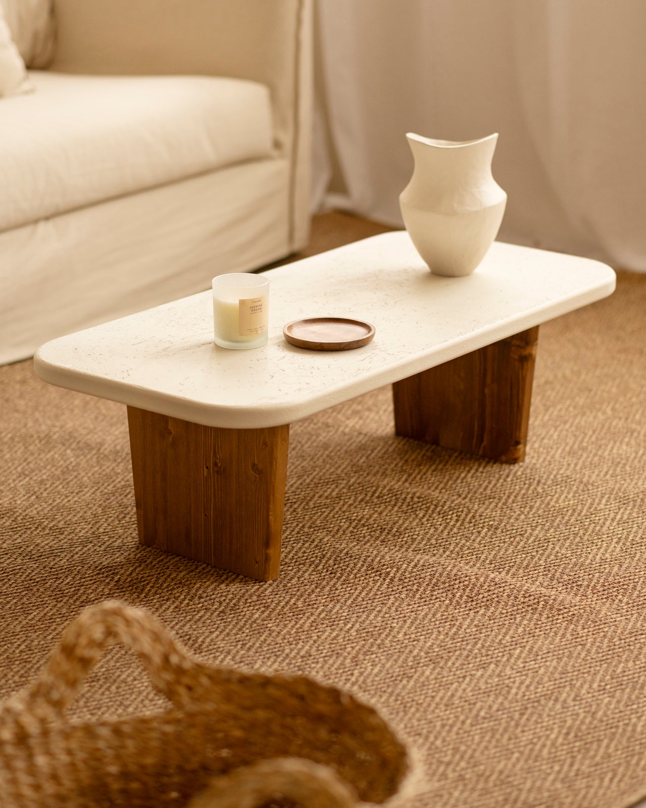 Mesa de centro de rectangular de microcemento Decowood con dos patas en ...