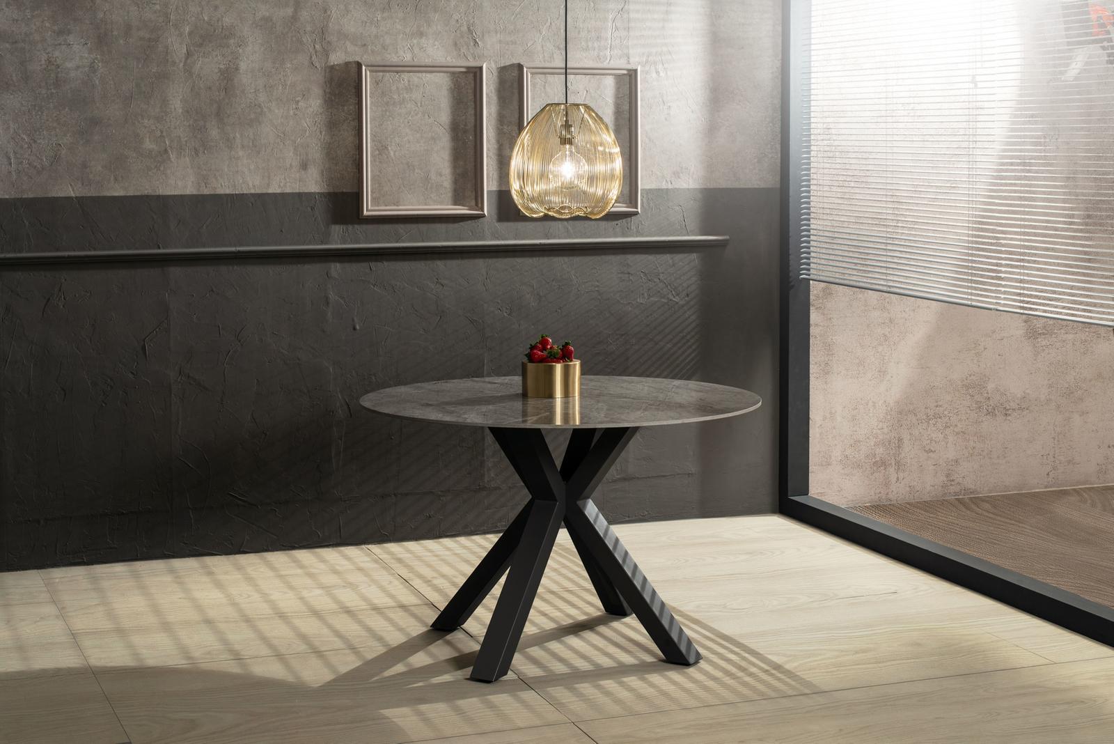 Loki Table fixe (120 x 120 cm) en céramique massif anthracite | Leroy ...
