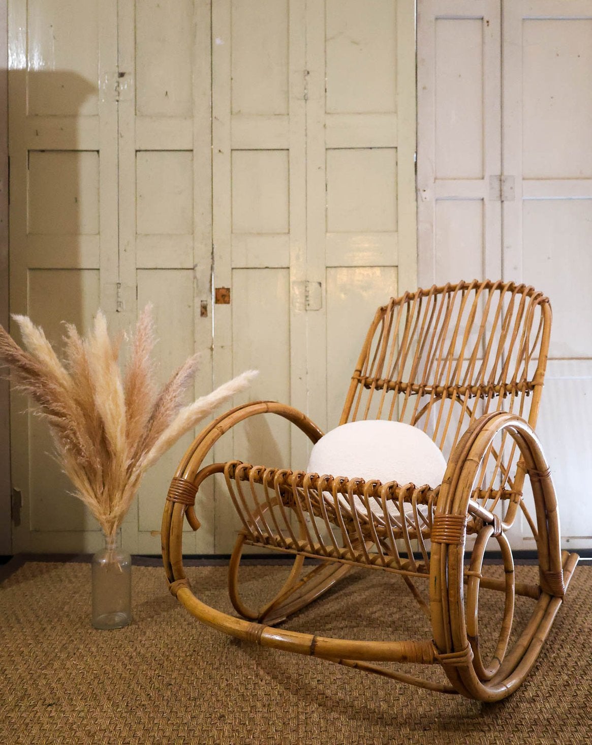 Grand rocking-chair en rotin Ernest N°640 - Bon état | Leroy Merlin