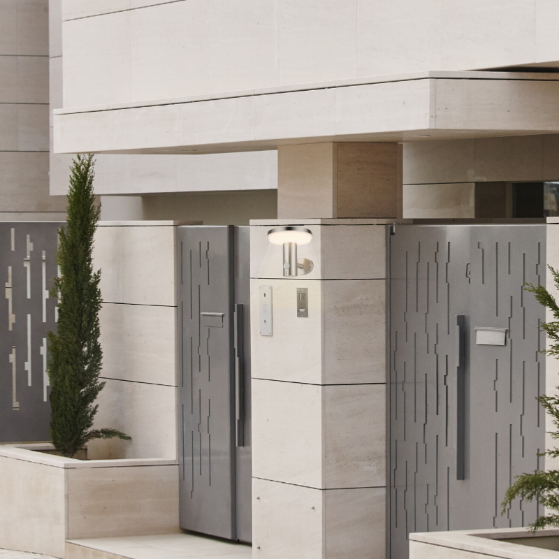 4.4W IP44 Solar LED Montaje en Pared con Sensor de Presencia - Blanco ...