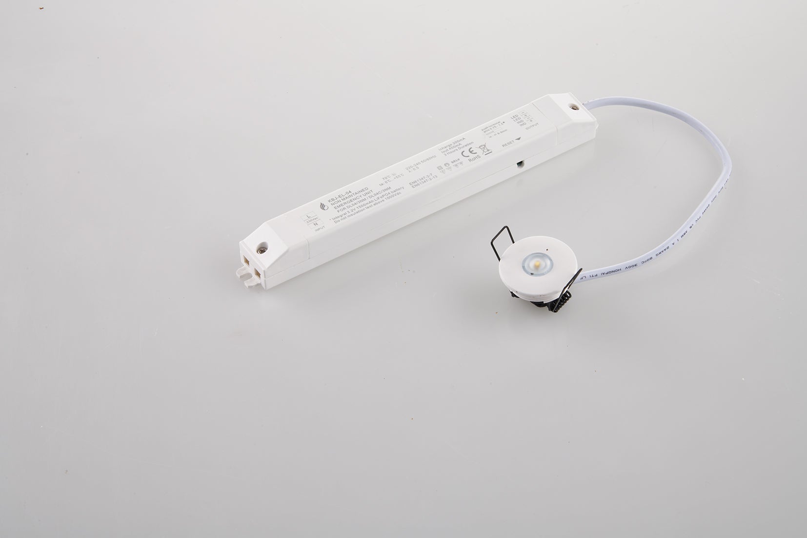 "LED HELP blanche encastrable avec éclairage de secours avec batterie ...