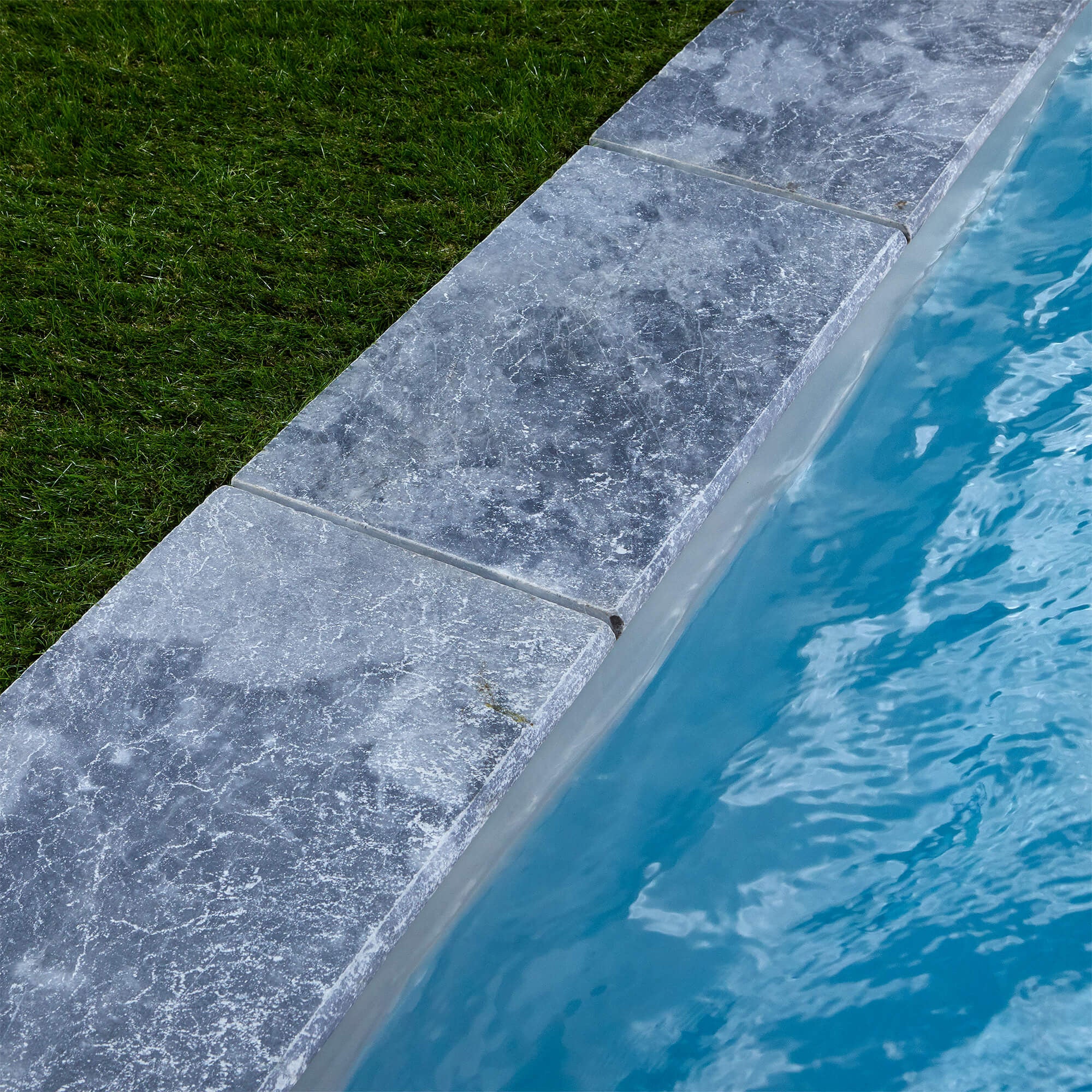 Margelle de piscine Pierre Naturelle Adana Bleu Gris 61x33x3cm Bord 1/2 ...