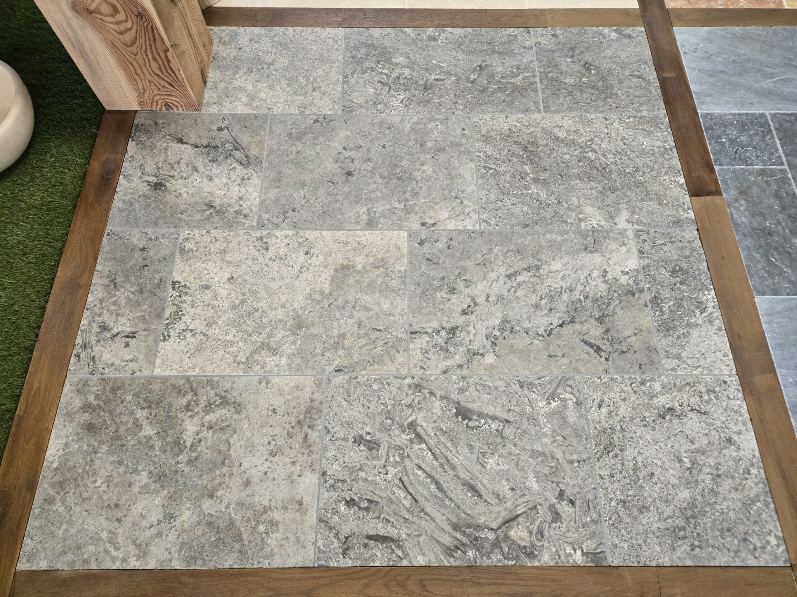 Victoria travertin gris 40,6x61x1,2cm en 1er choix - MASTERPIERRE ...