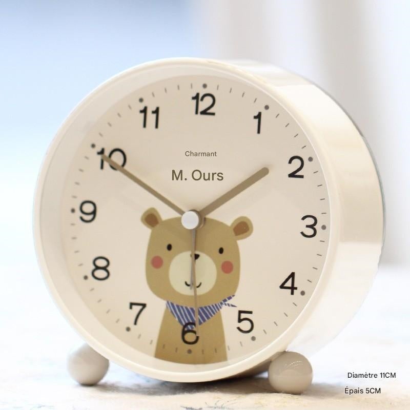 Un adorable réveil ours brun, fonctionnant sur piles, réveil de bureau ...