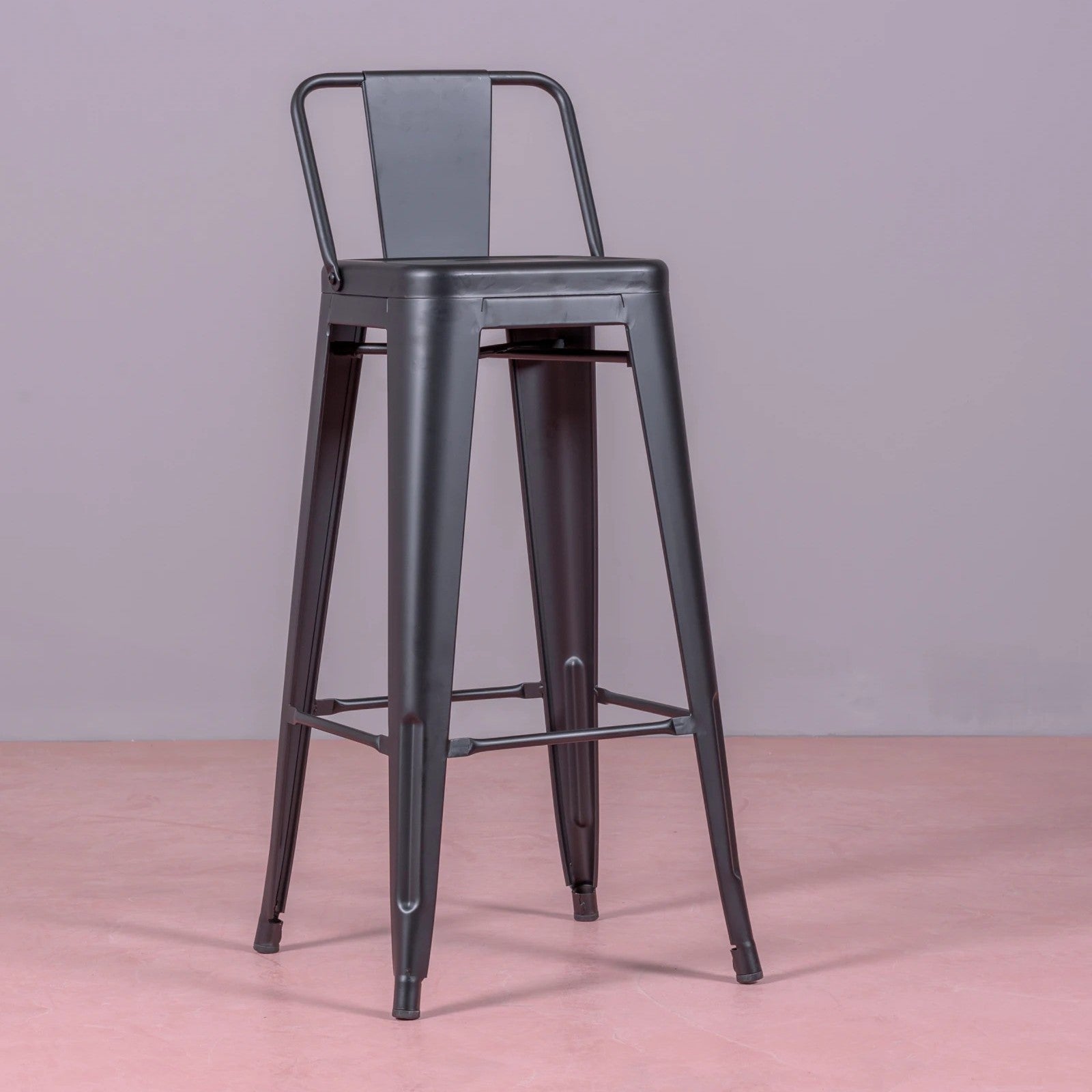 Taburete metálico industrial con respaldo bajo (76cm) - Bistro - Nest ...