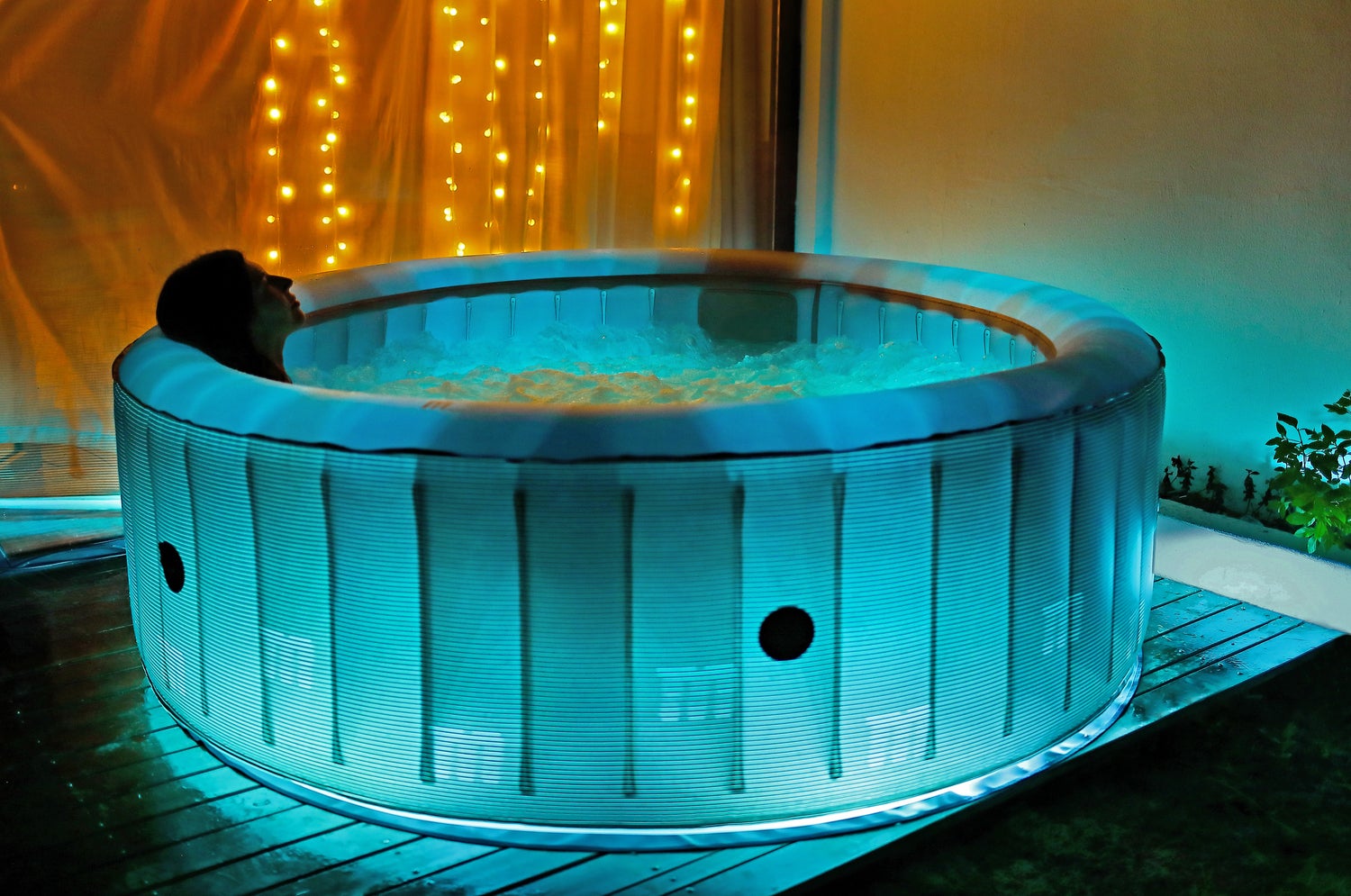 Spa LED hinchable 6 personas MENORCA | Leroy Merlin