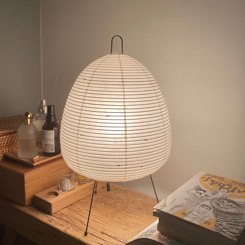 Lampe de table en papier Xuan blanc avec abat-jour, idéale pour les ...
