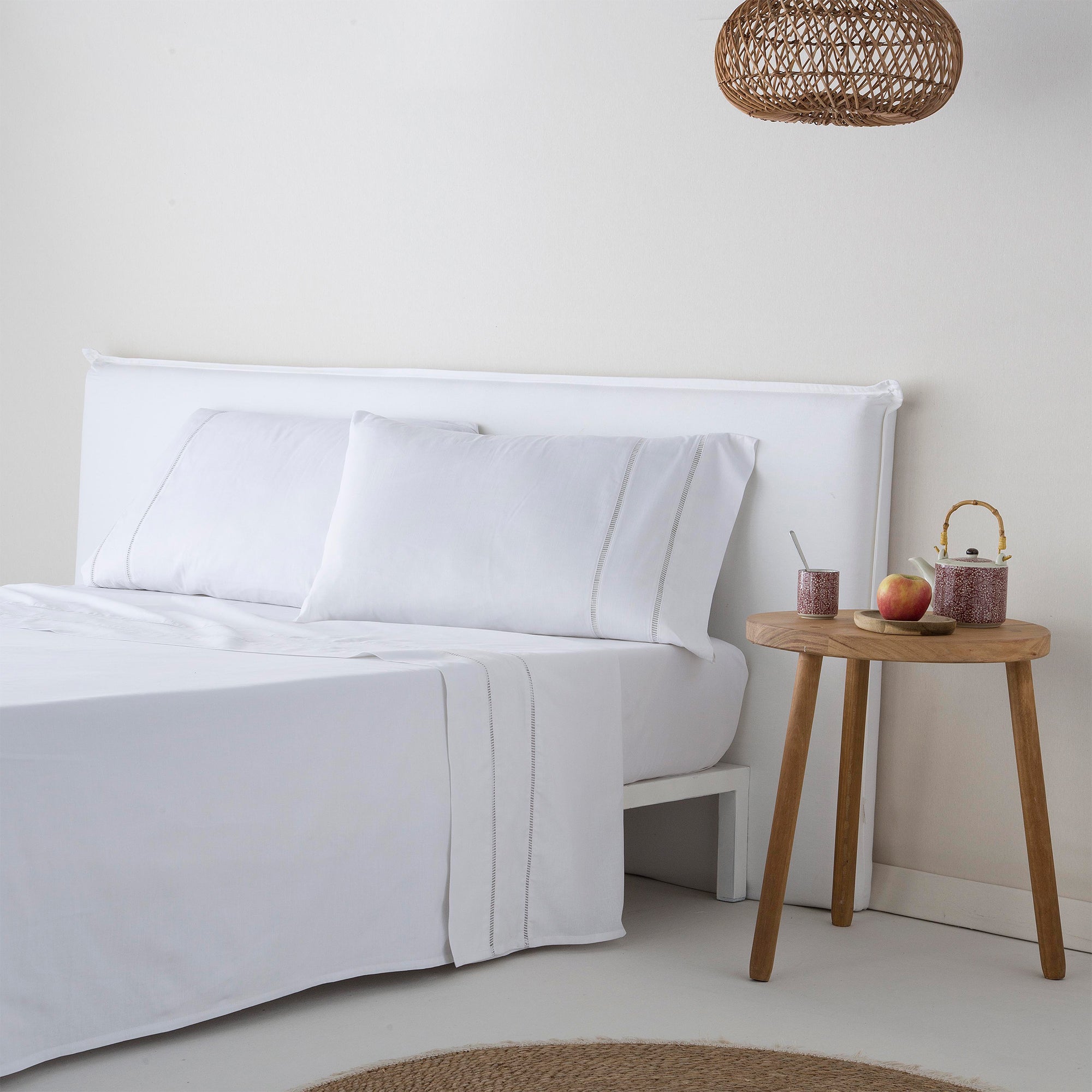 Ensemble de draps unis 4 pièces Victoria 100 % coton. Lit 180 cm Blanc ...