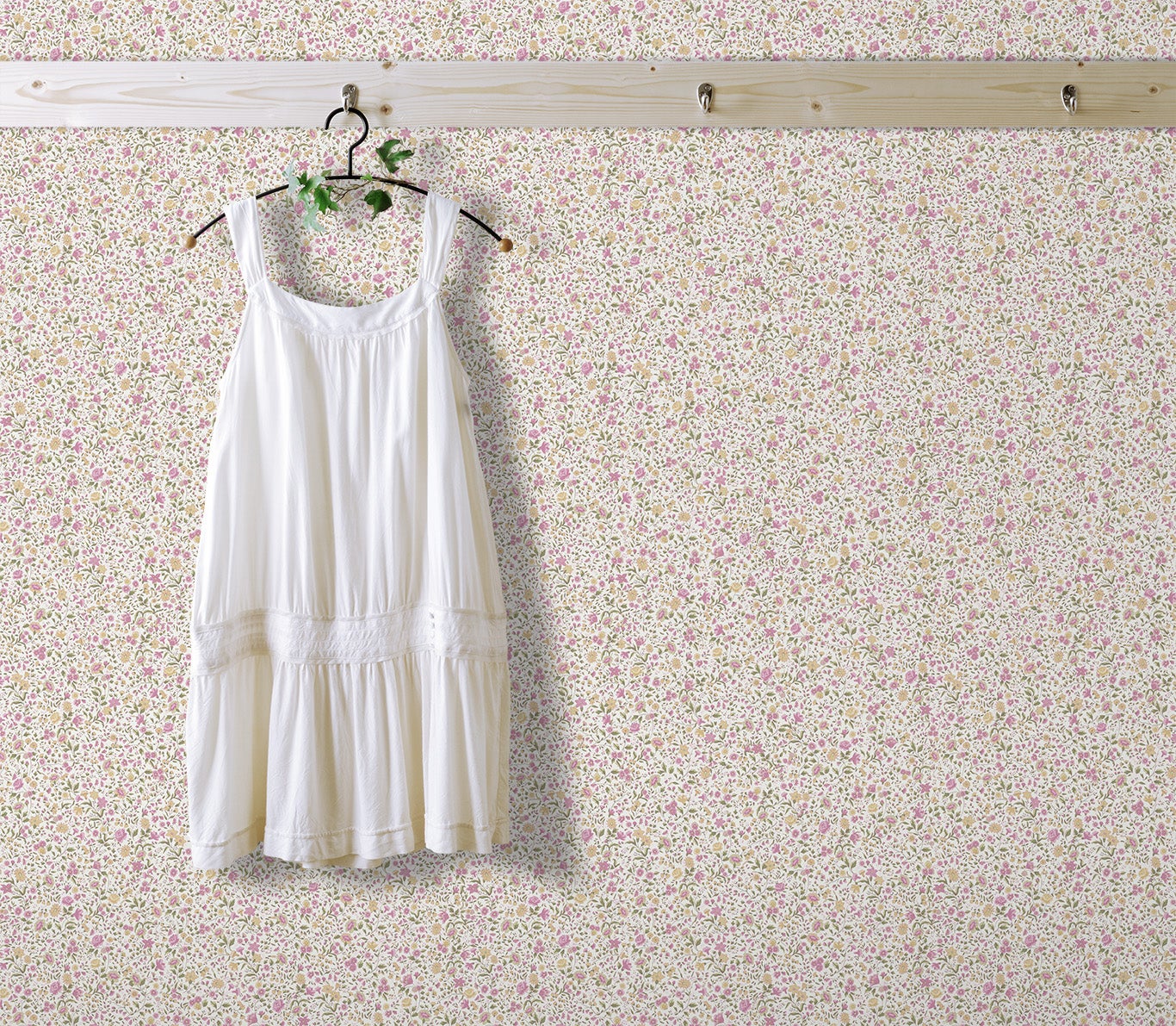 Papier peint Petites fleurs touffues Botanique beige et rouge | Leroy Merlin