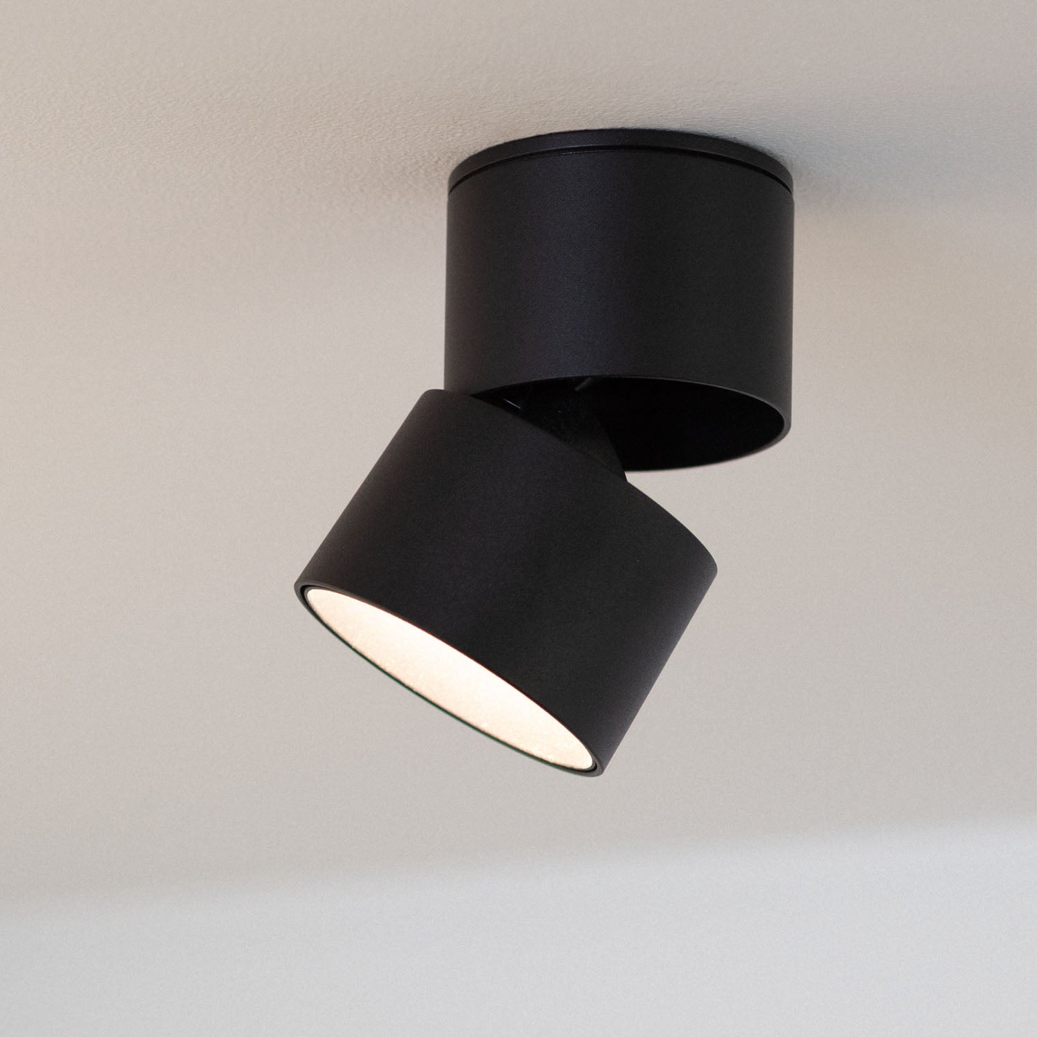 Ledkia - Aplique LED 7W Aluminio Circular Negro New Onuba, 2700K Blanco ...