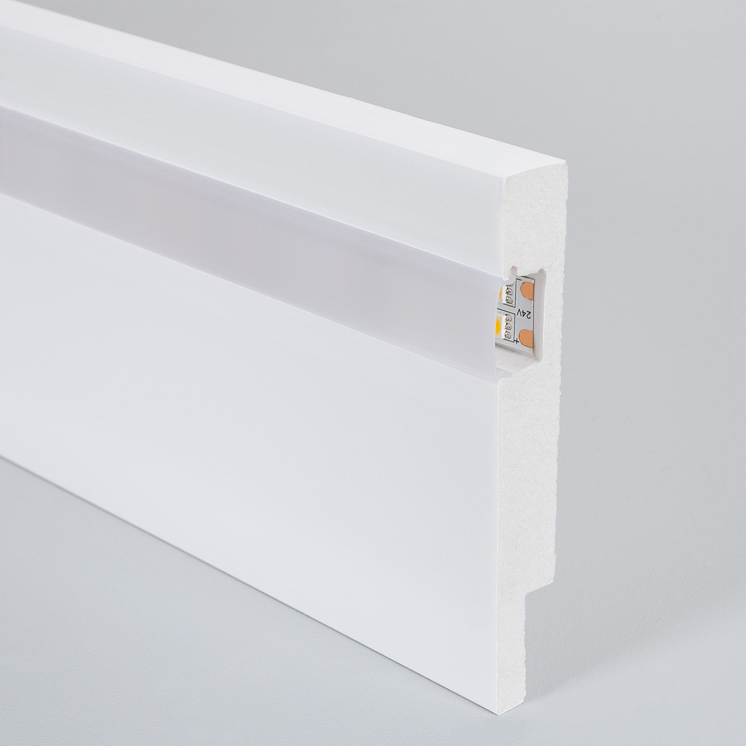 Ledkia Modanatura Zoccolo per Striscia LED Modern 6m | Leroy Merlin
