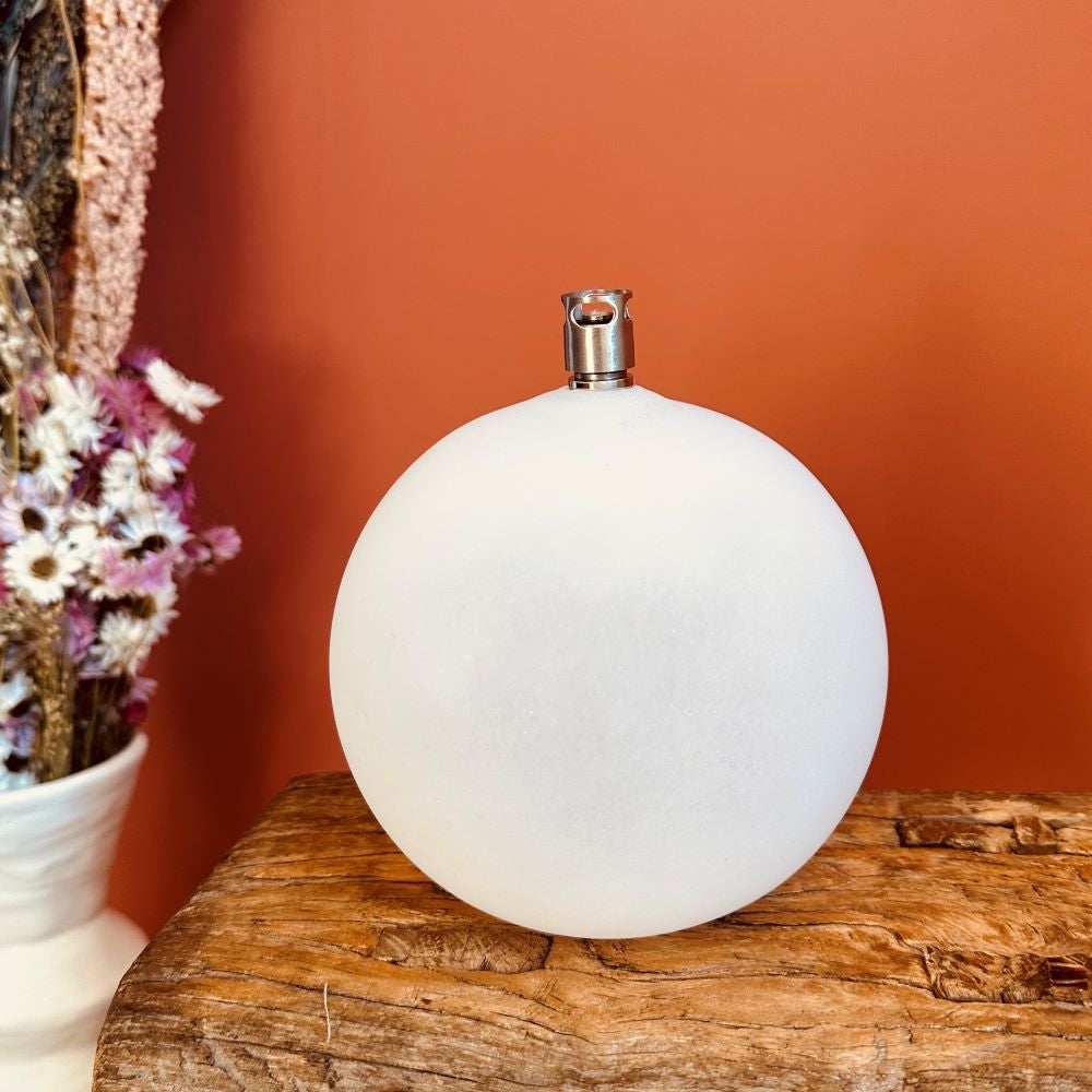 Lampe à huile forme boule en verre givré - taille L - Peri Living ...