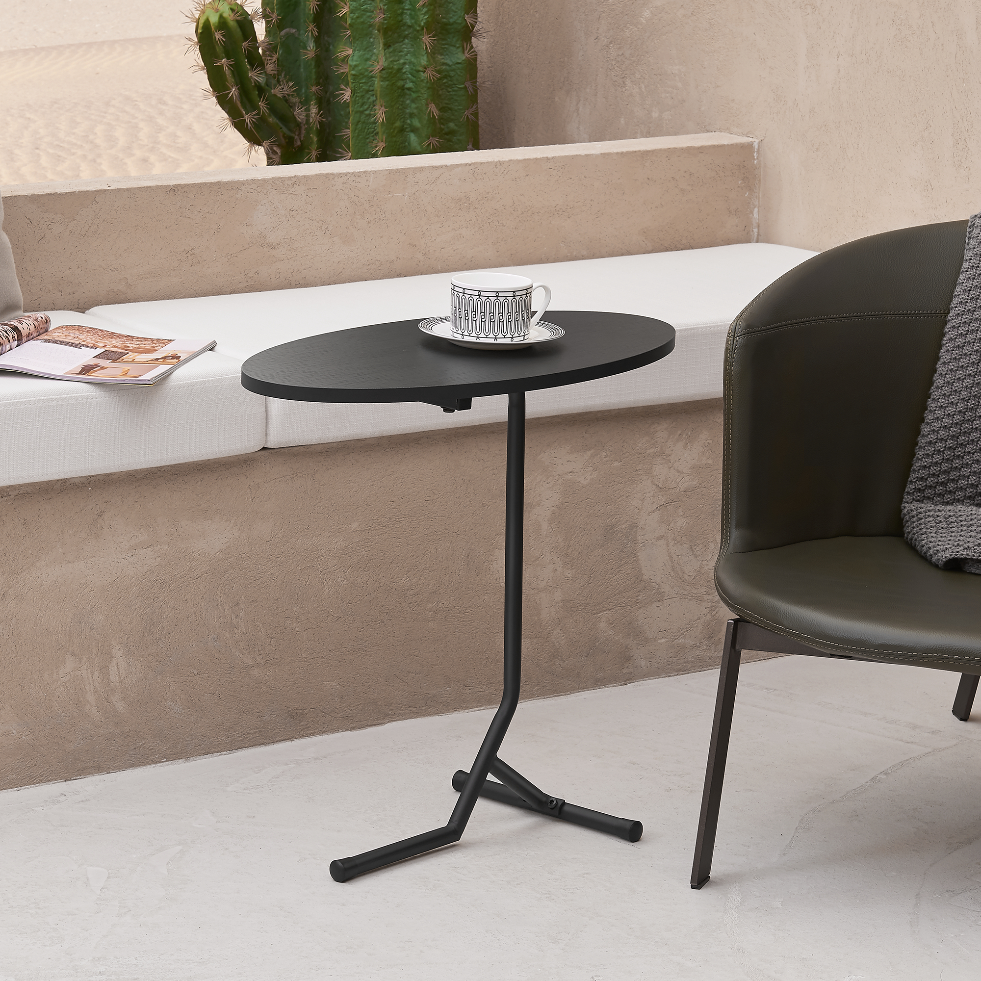 Table d'appoint ovale Karlebo 55 x 60 x 30 cm noir [en.casa] | Leroy Merlin