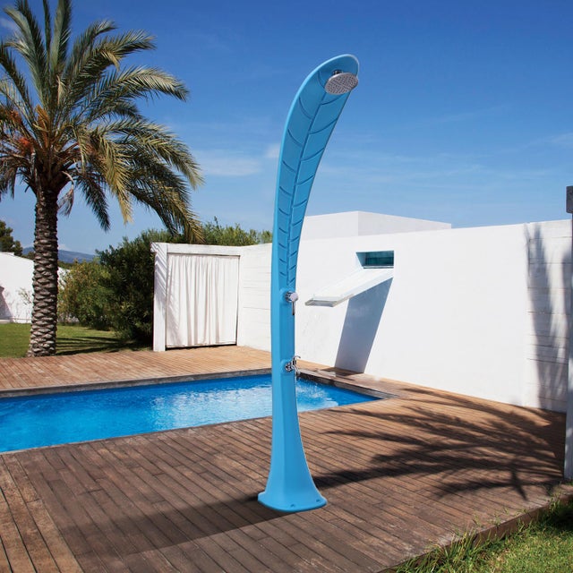 Duchas solares: Calienta agua con energía solar sin complicaciones