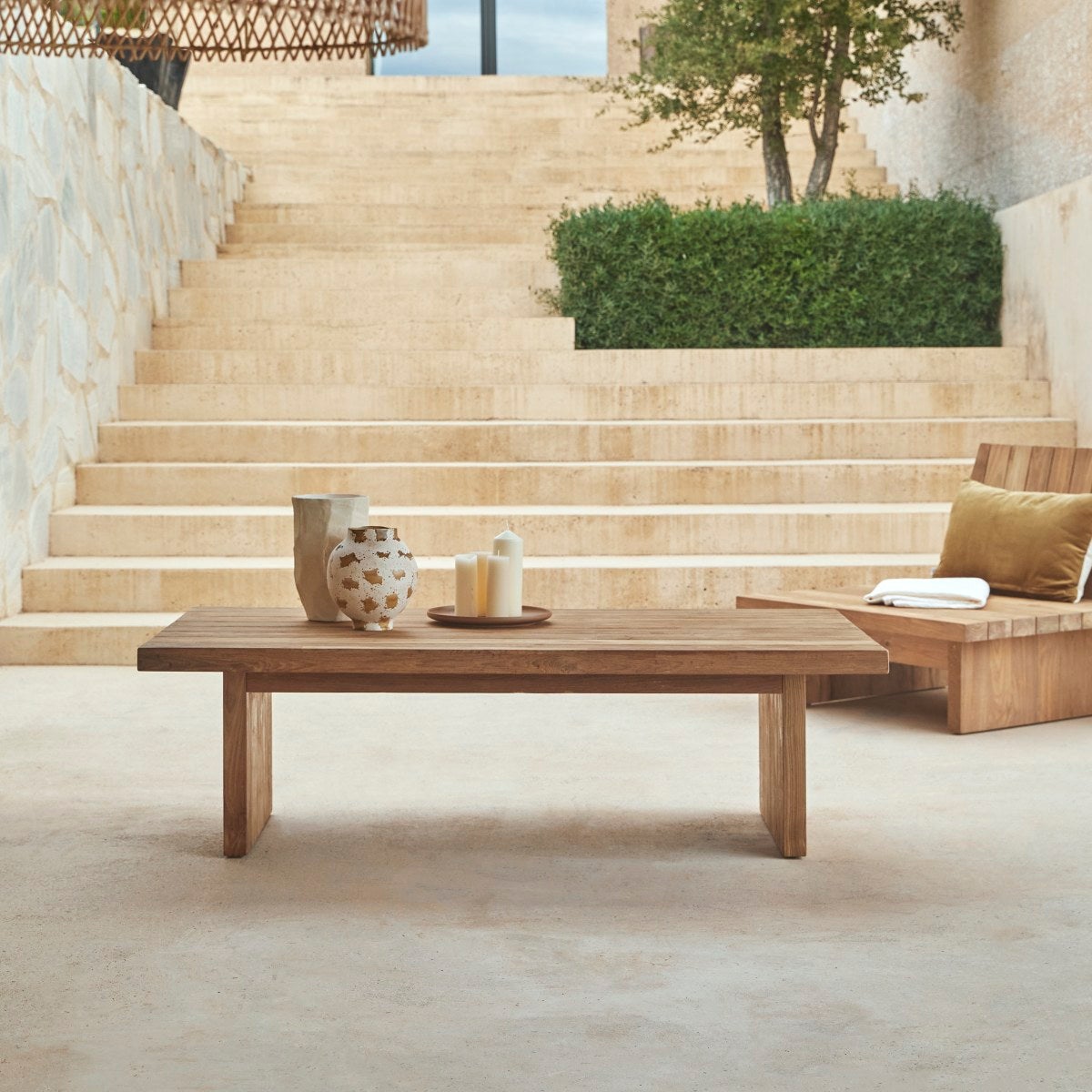 Tikamoon Mesa de centro de jardín de teca maciza reciclada Joaquin ...