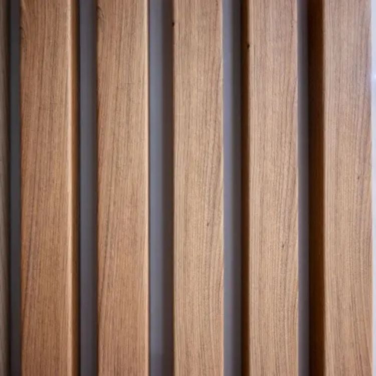 Revêtement mural en MDF avec bandes couleur noyer 240x3,8x3,0 cm (0,91 ...