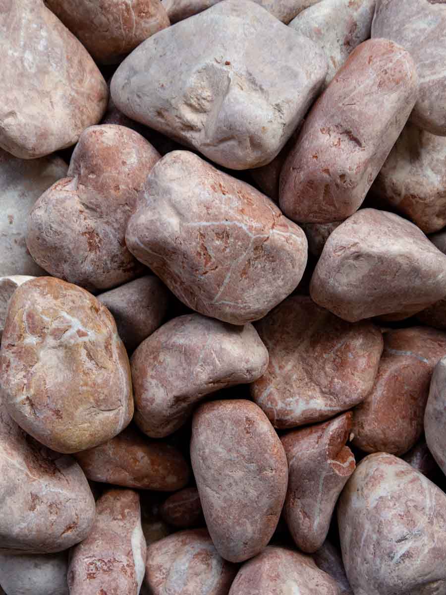 Rouge Basque Grands galets rouge basque 1000KG Midibag 0,7m3 (40 - 80mm ...