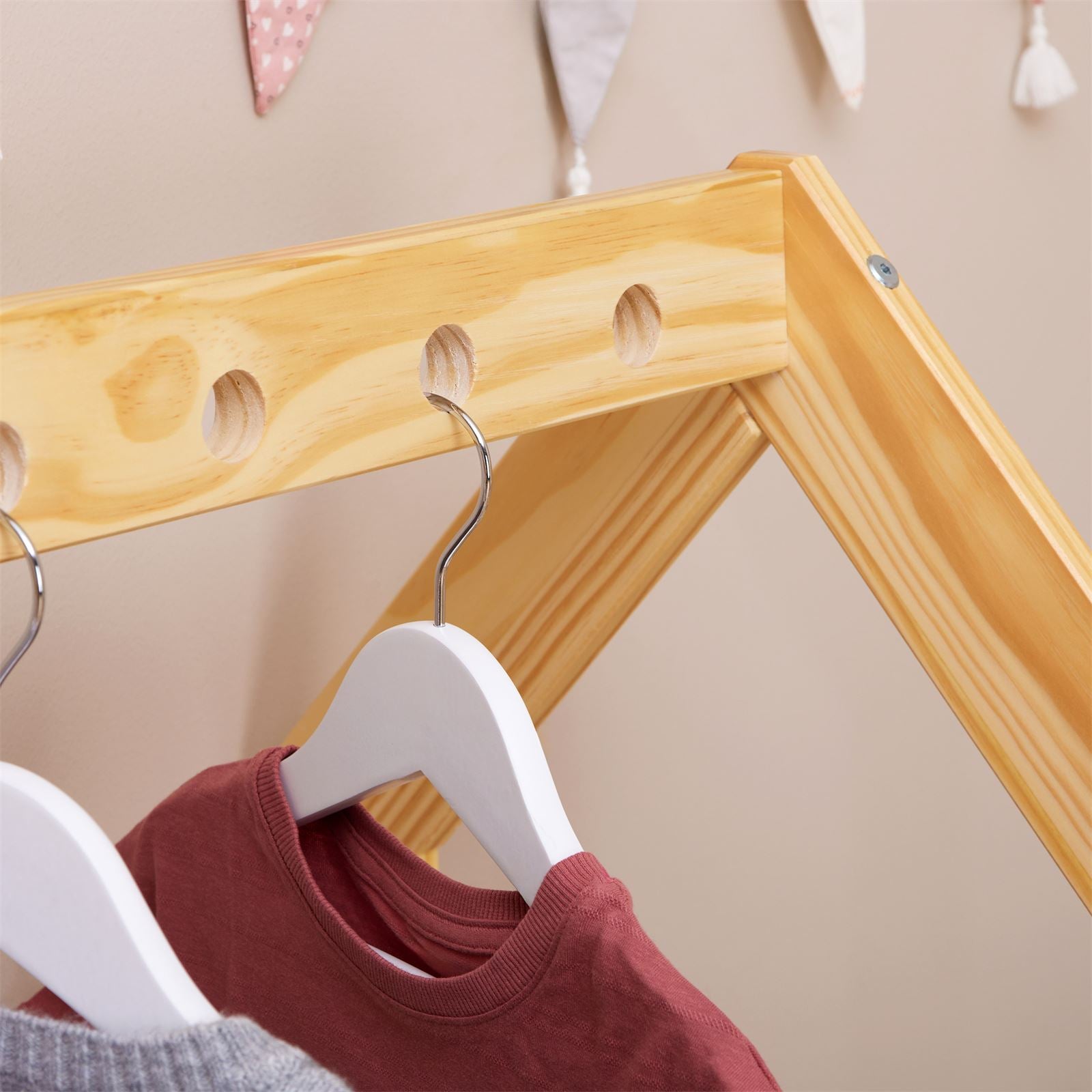 Portant enfant SALLY en pin massif - Coloris naturel et blanc | Leroy ...