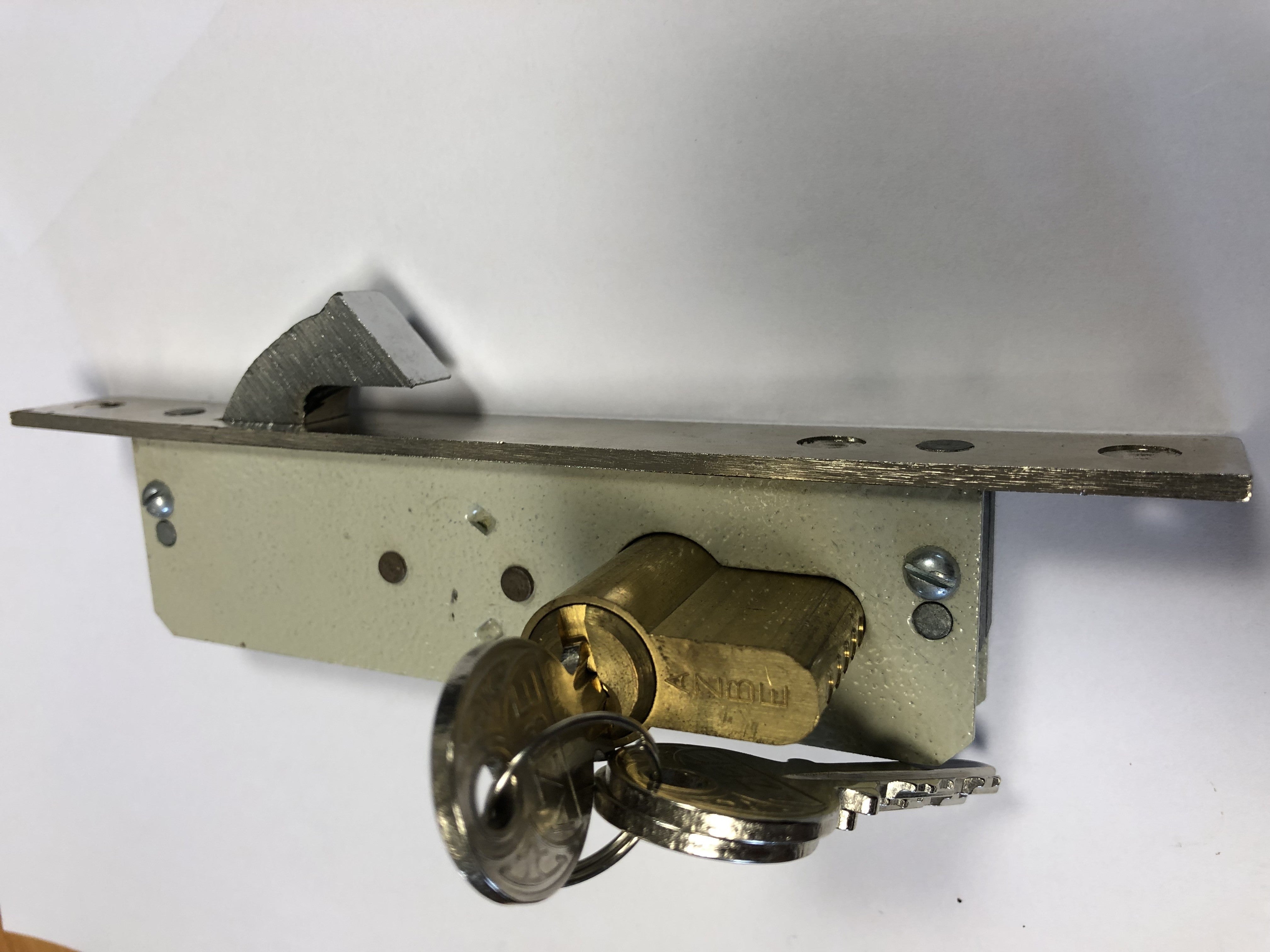 AZBE CERRADURA 65 20MM GANCHO MEDIO BOMBILLO | Leroy Merlin