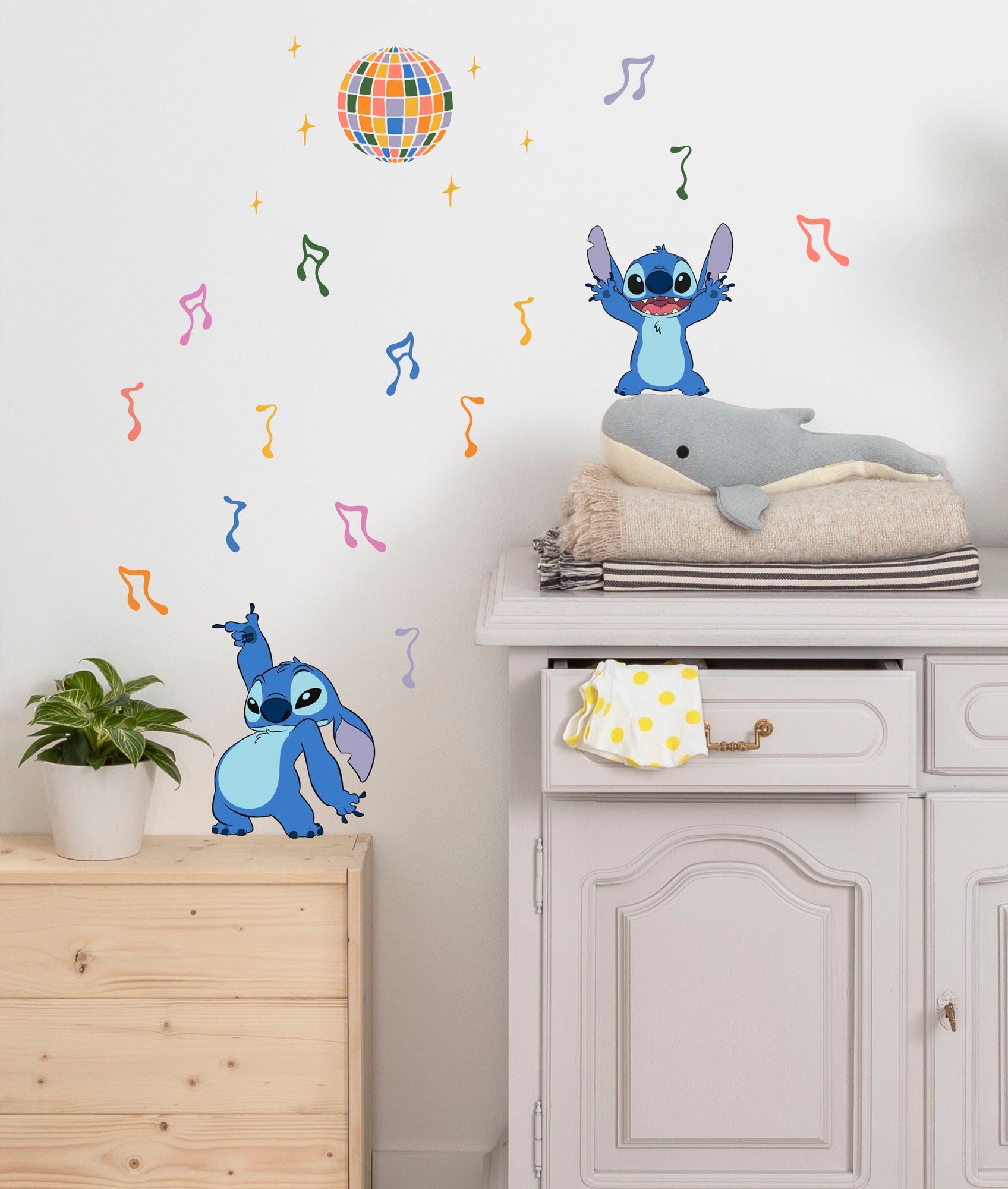 Vinilos decorativos de Komar - Disney Stitch Music - 23 piezas | Leroy ...