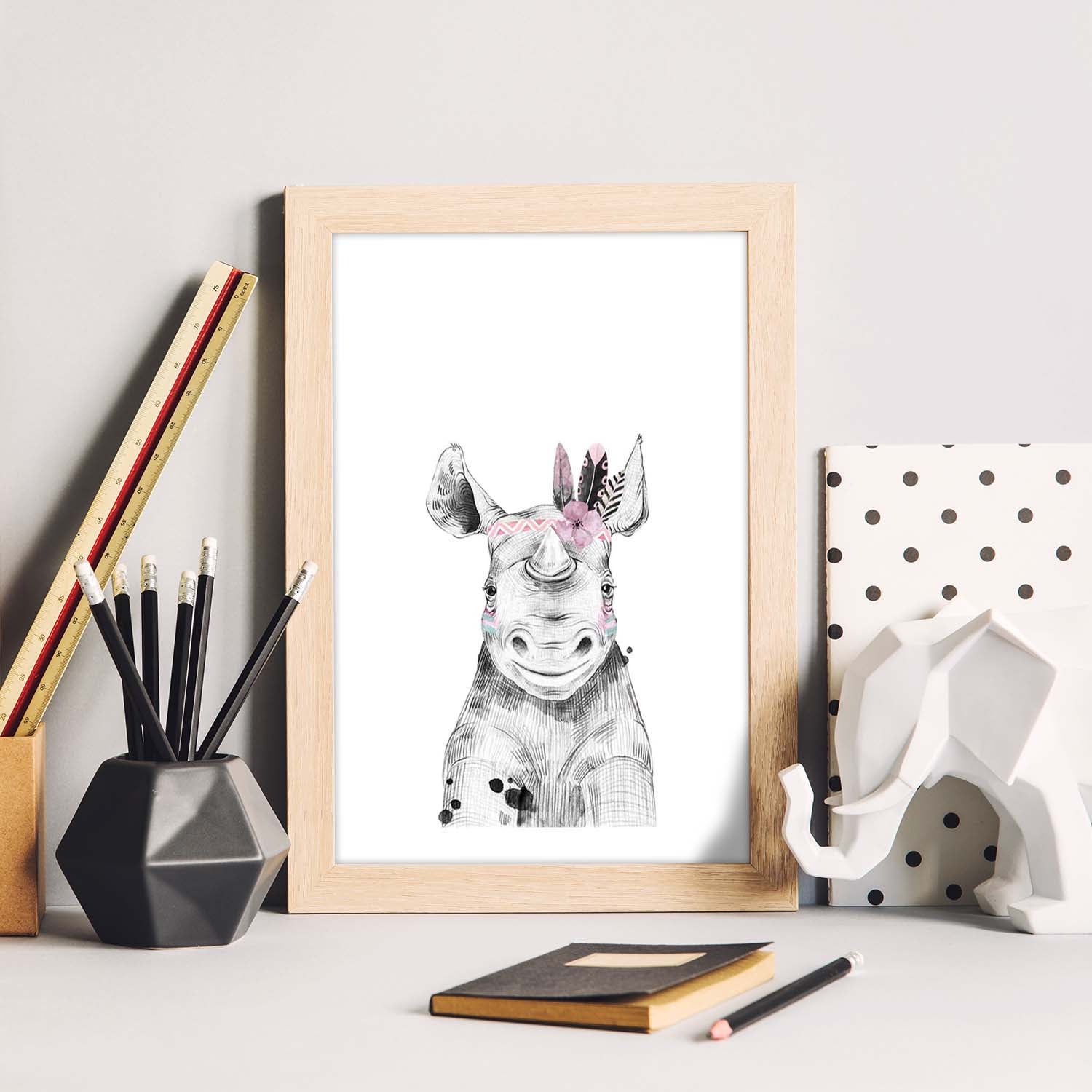 Lámina Rinoceronte Infantil Con Plumas En La Cabeza Poster Animales ...