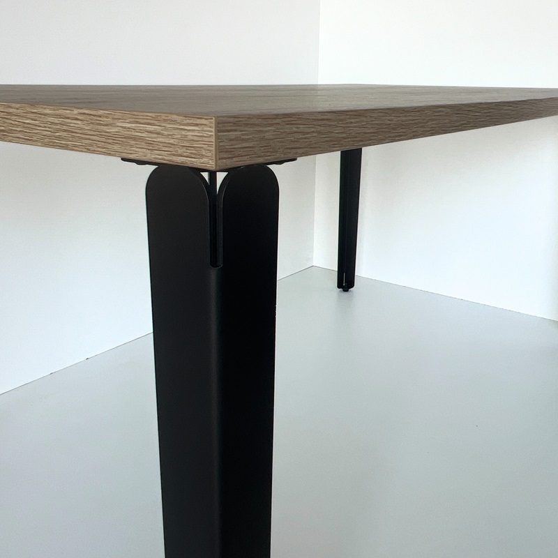 Table à manger rectangle DECO-GEM, 6 pers. Décor chêne clair. 4 pieds "Jaspe" acier blanc L.150 ...