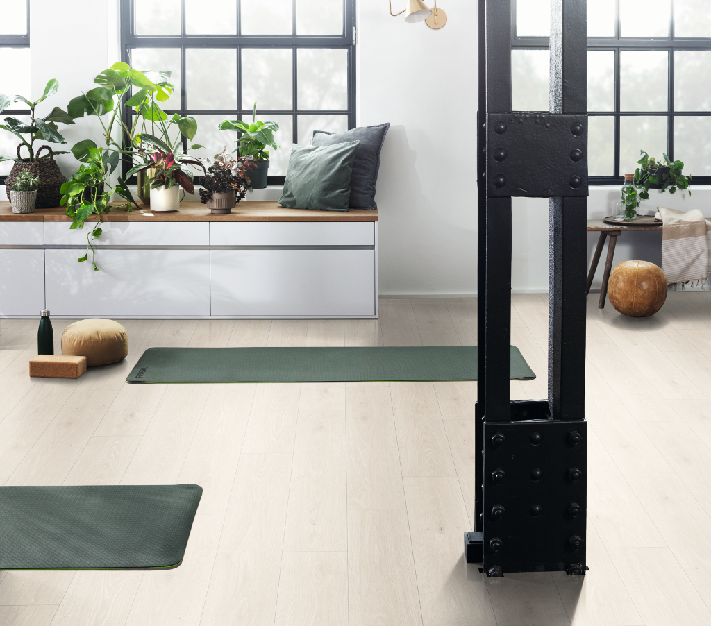 Suelo laminado EGGER 8mm NatureSense Aqua AC5 EL2180 Roble Treviso blanco / 1,99 m² | Leroy Merlin