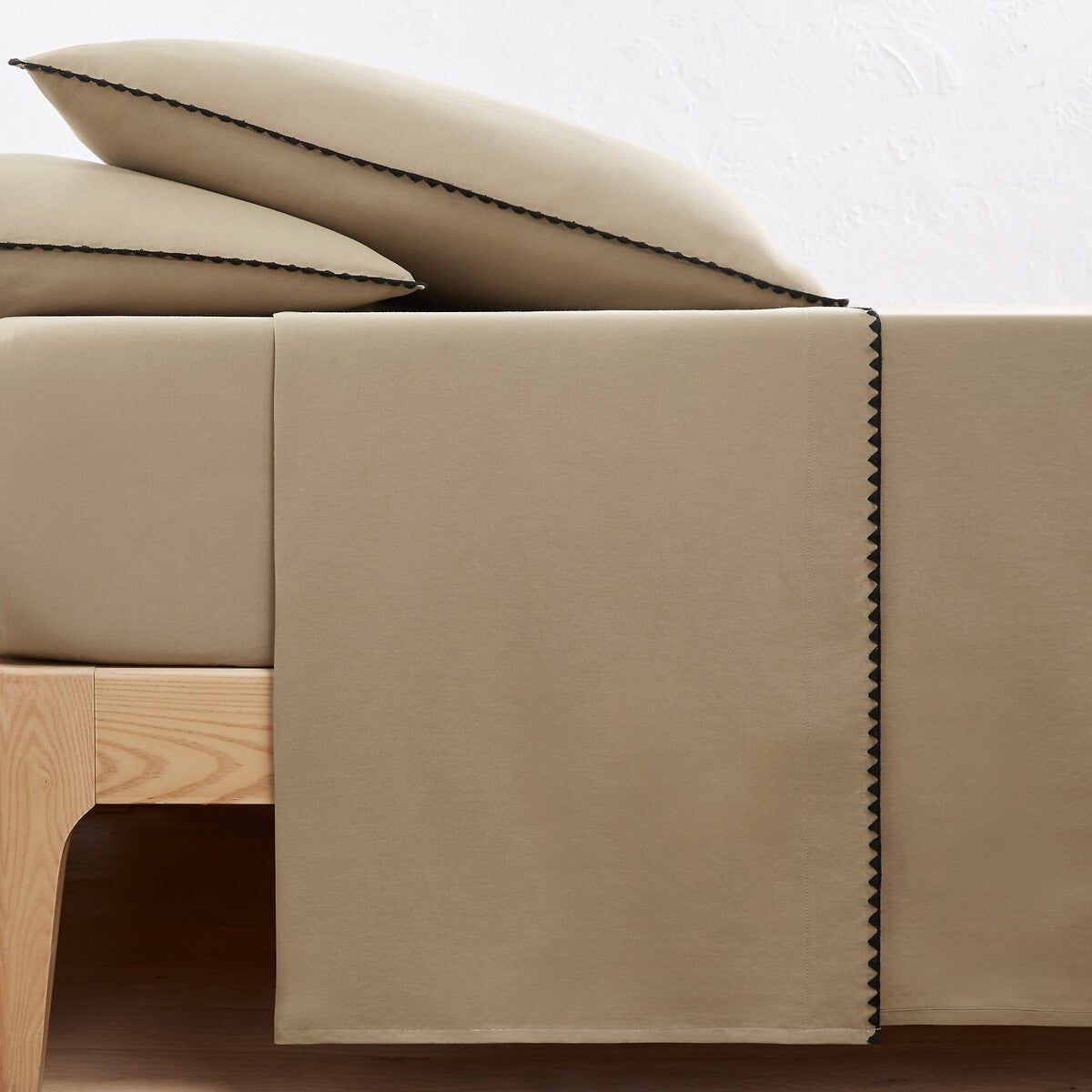 Drap plat uni en coton lavé, brodé, Merida - Lin/noir - 270 x 290 cm ...