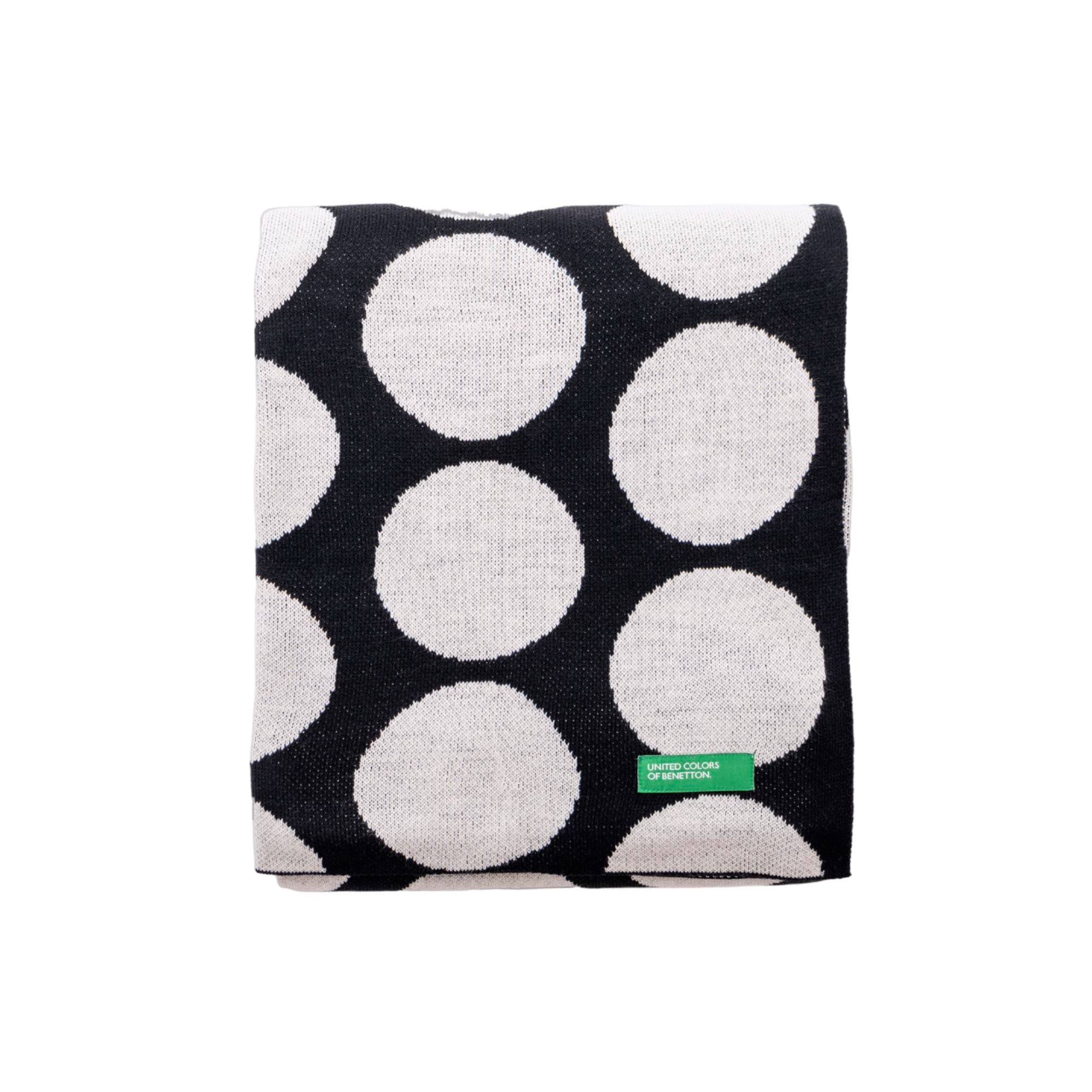 MANTA 140X190CM 100% ACRILICO 1000GR TOPOS NEGROS BENETTON | Leroy Merlin