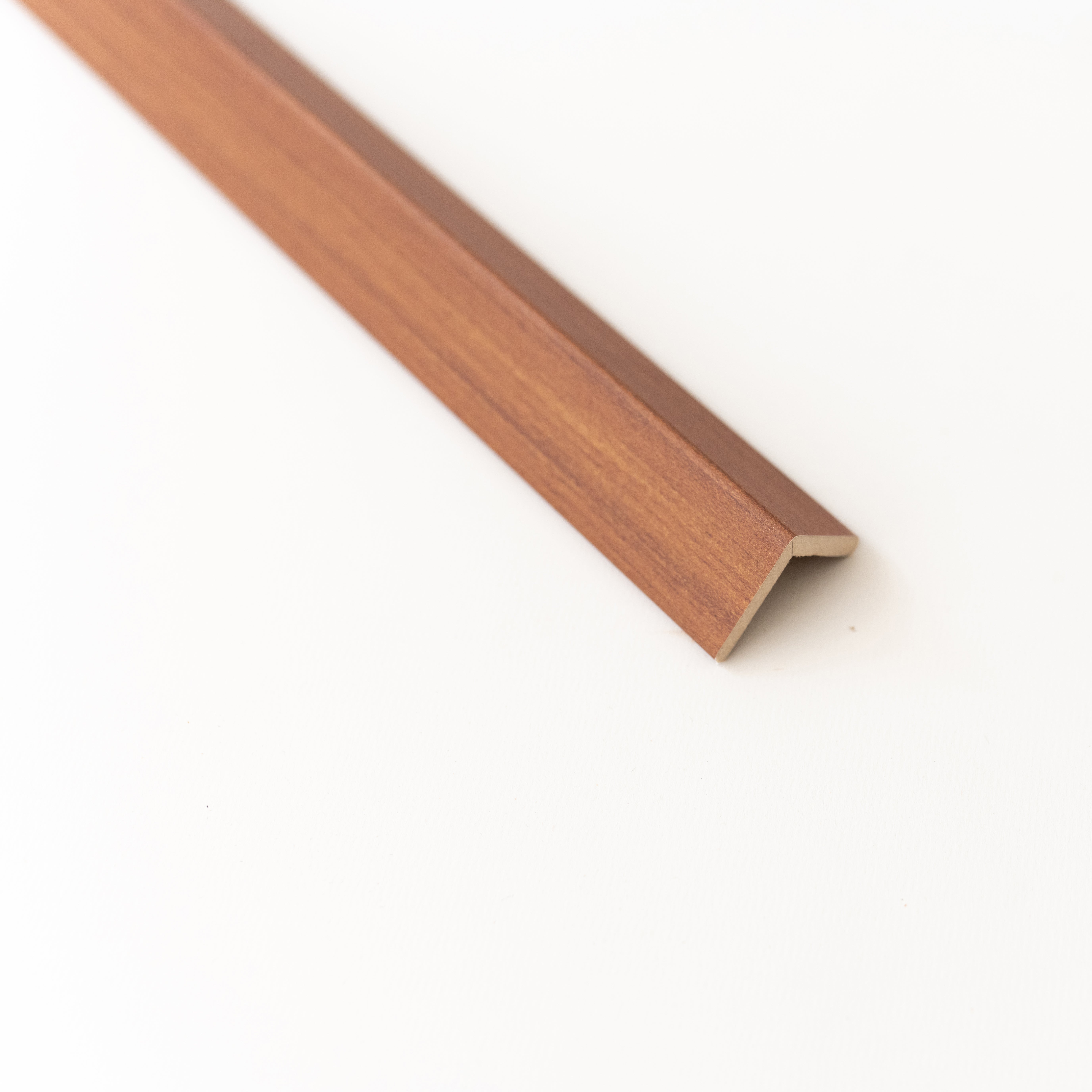 PROTECTION D'ANGLE 28X28 MDF 300 CM CERISE | Leroy Merlin