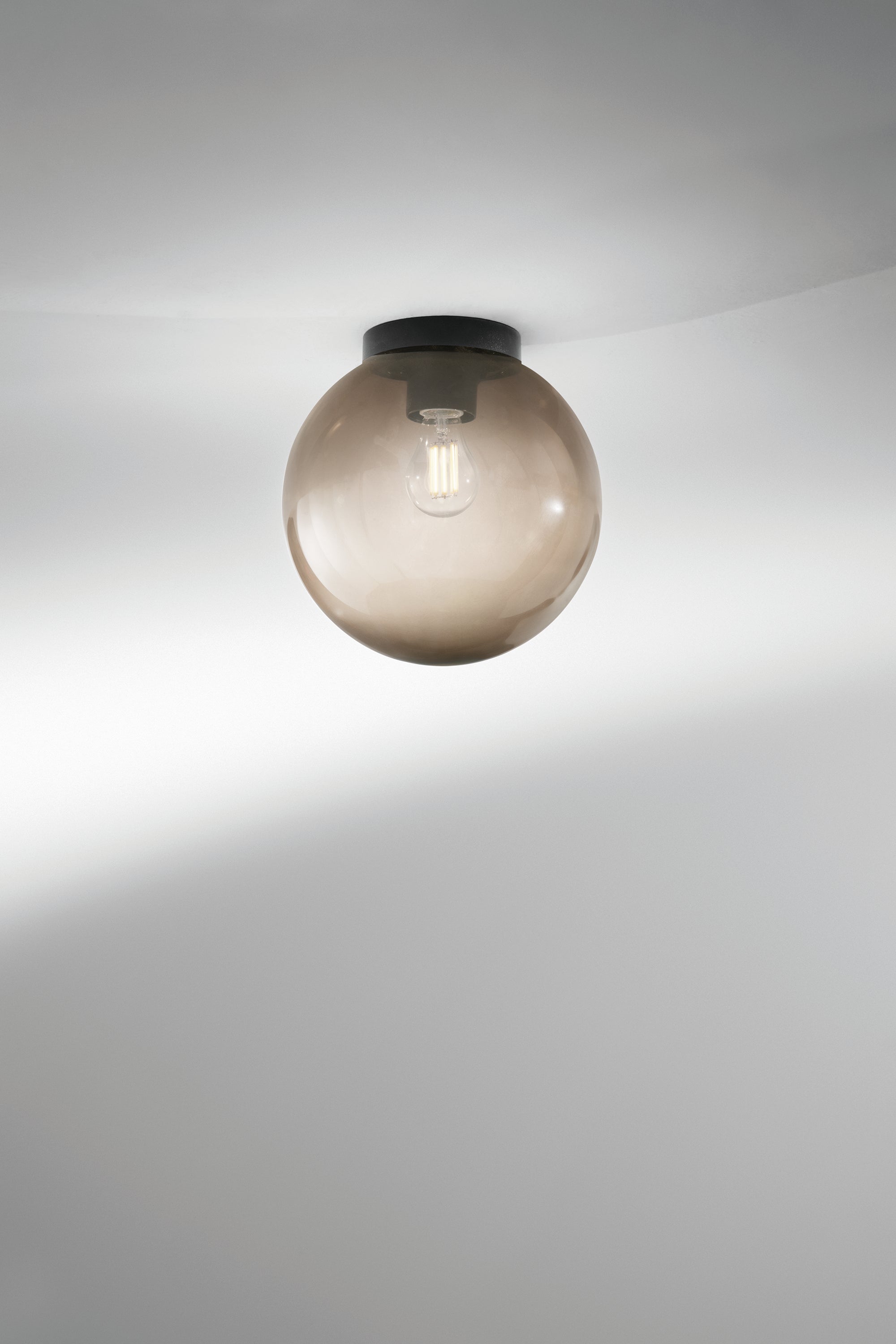 Lampe d'extérieur POLLY avec socle en plastique noir et sphère fumée de ...