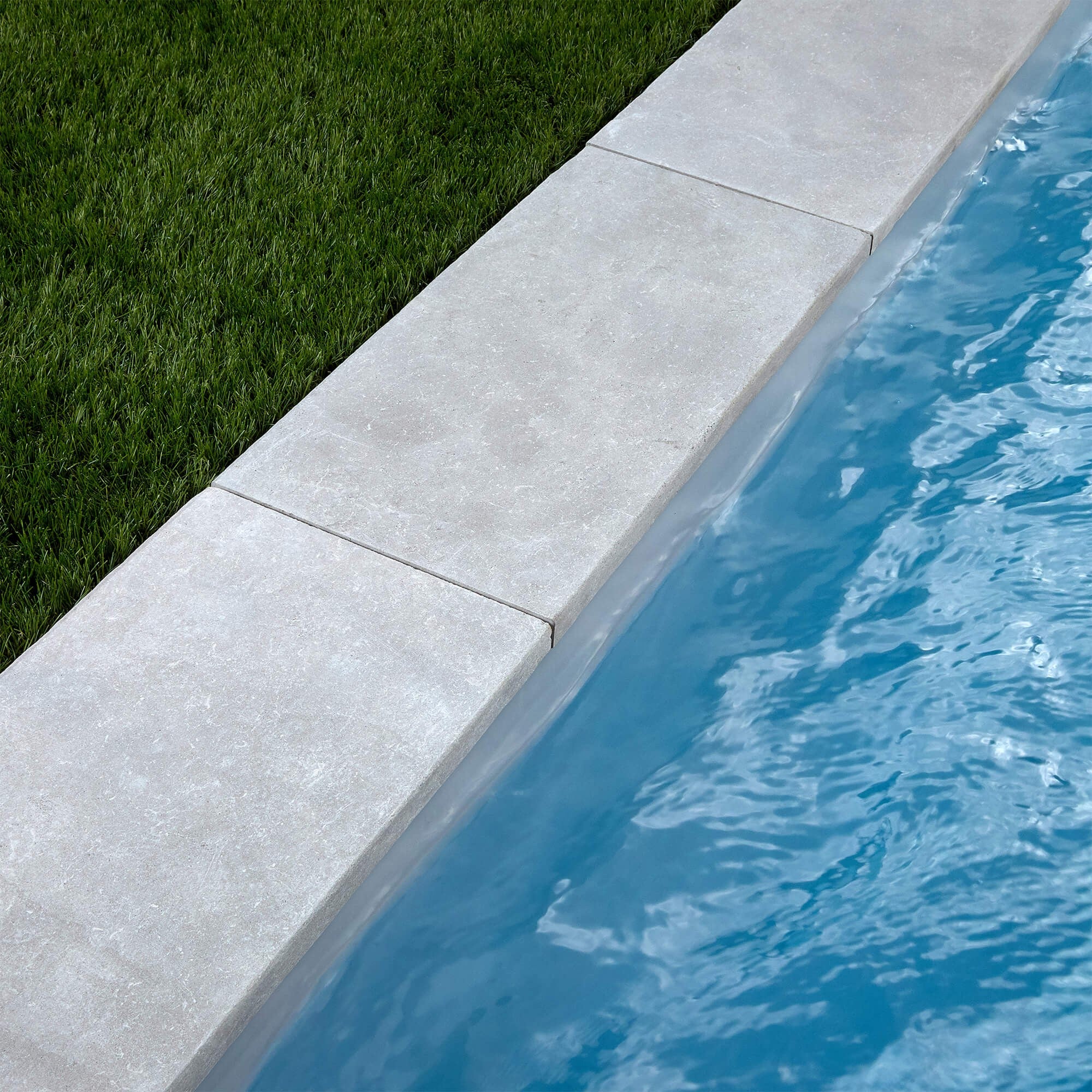 Margelle de piscine Pierre Naturelle Atlas Gris 61x33x3cm Bord Droit (à ...