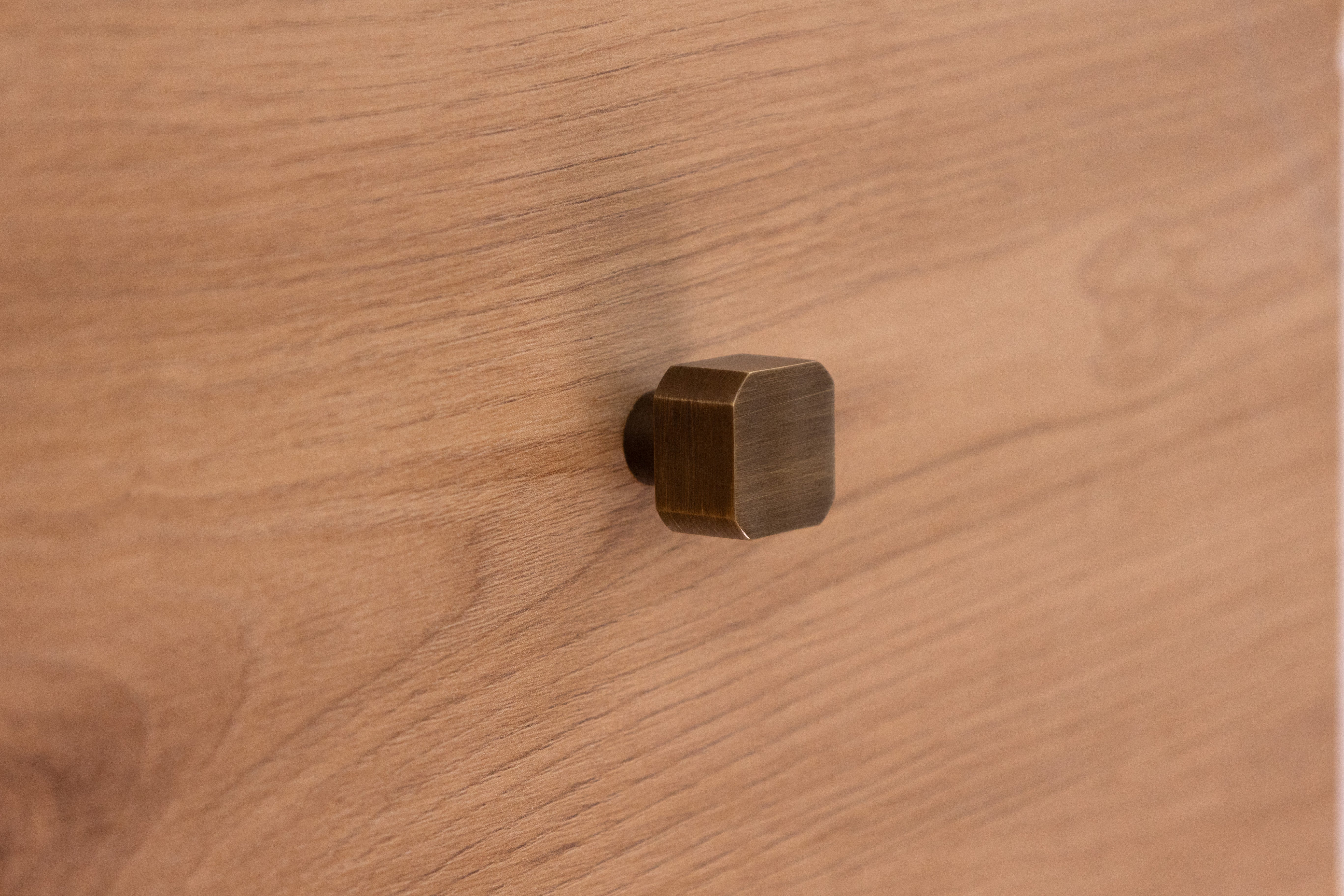 Bouton carré pour meubles en laiton finition cuir vieilli 20x20, Evi ...