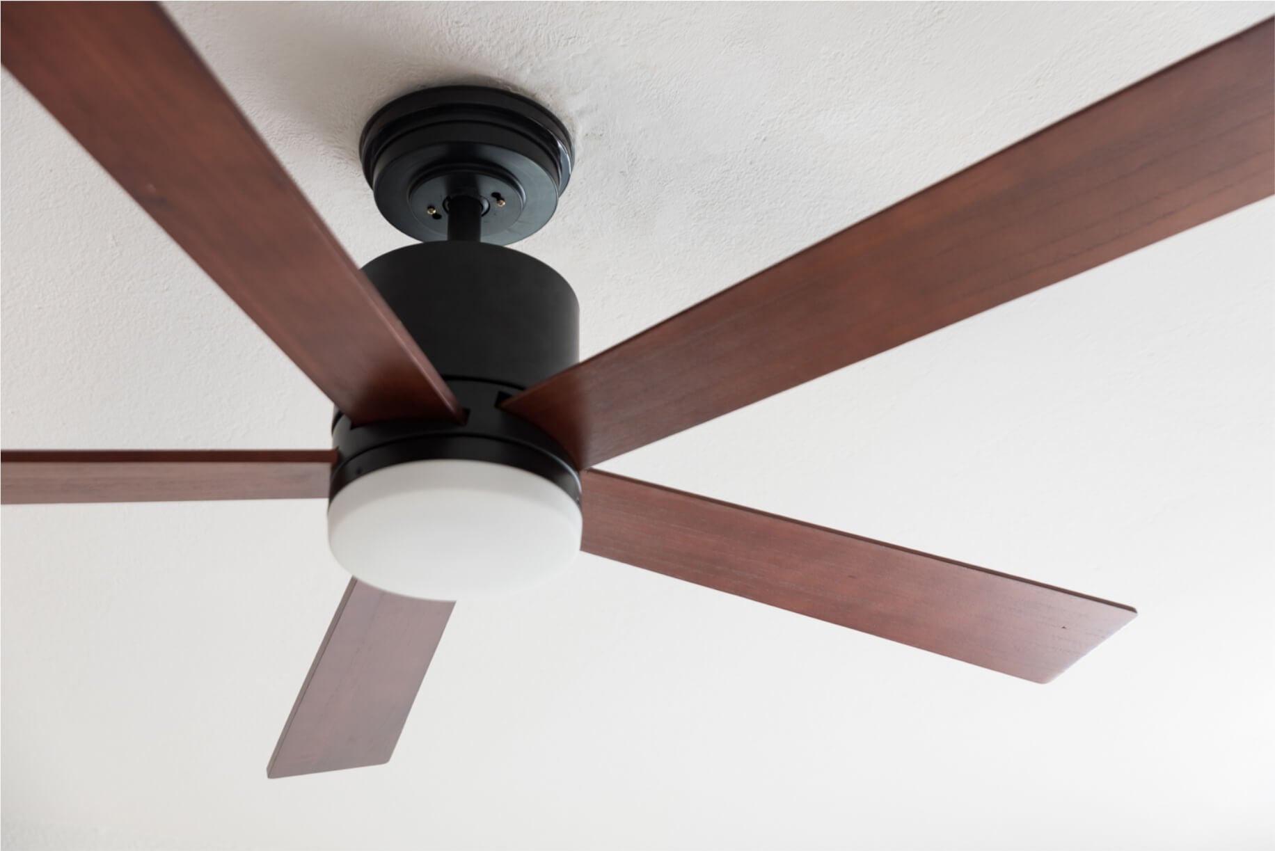 Ventilateur de plafond basse consommation avec éclairage LED et ...