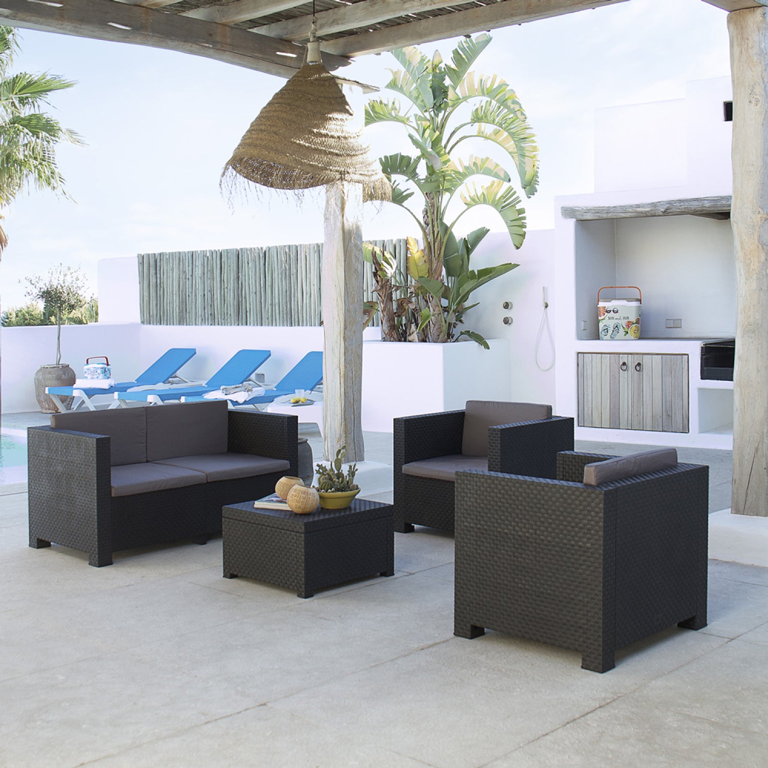 Salon de jardin 4 places en résine tressée avec table et coffre de ...