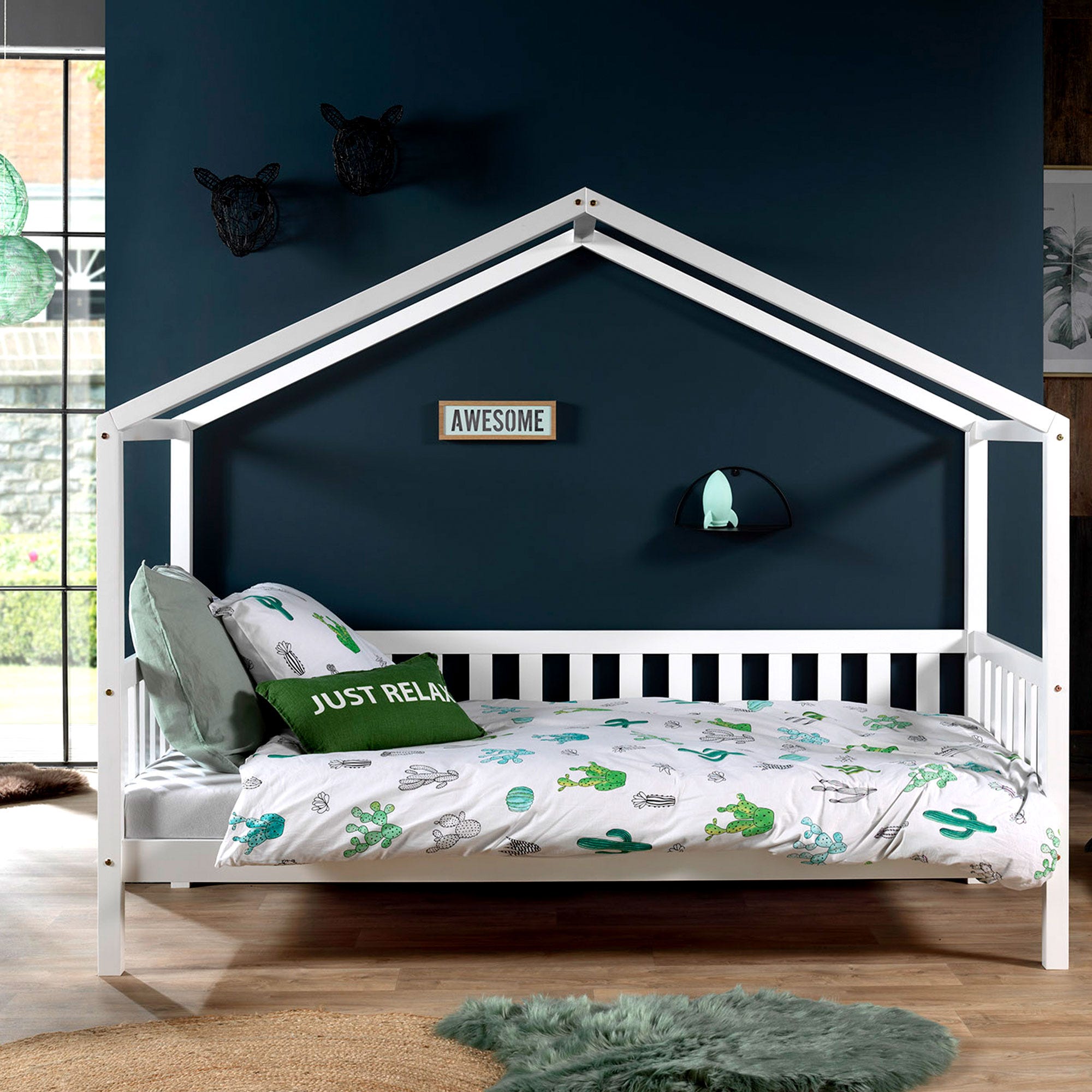 Lit cabane 90x200 cm en pin blanc avec matelas - ROODY | Leroy Merlin Lit cabane 90x200 cm en pin blanc avec matelas - ROODY | Leroy Merlin