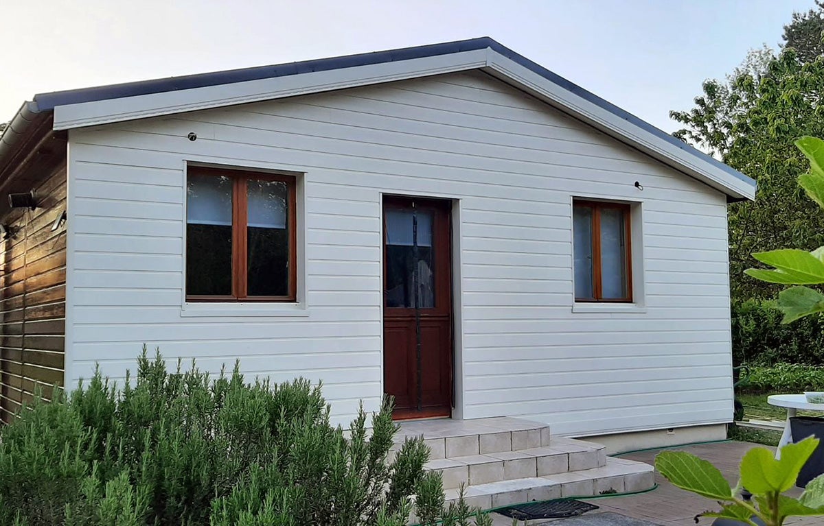 Lame de bardage PVC recyclé AIGIS Profil Simple Lame en pose par ...