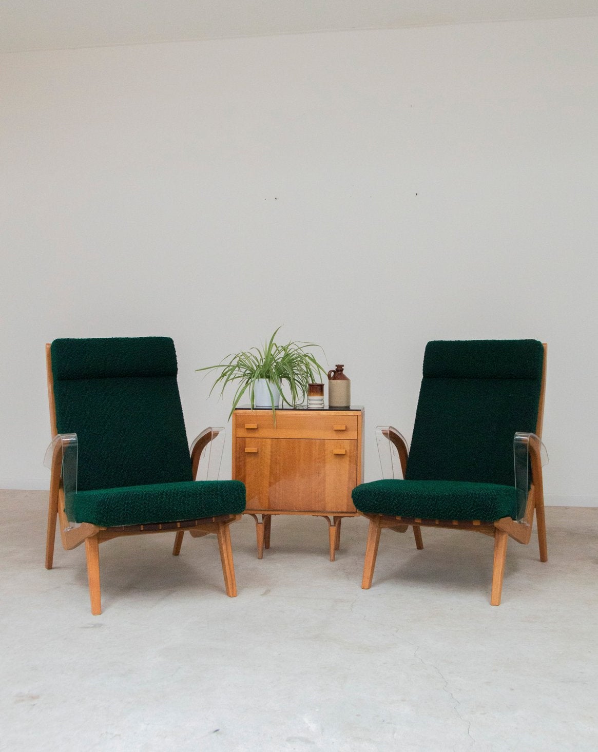 Paire de fauteuils en bois et tissu vert Jakob N°778 - Bon état | Leroy ...