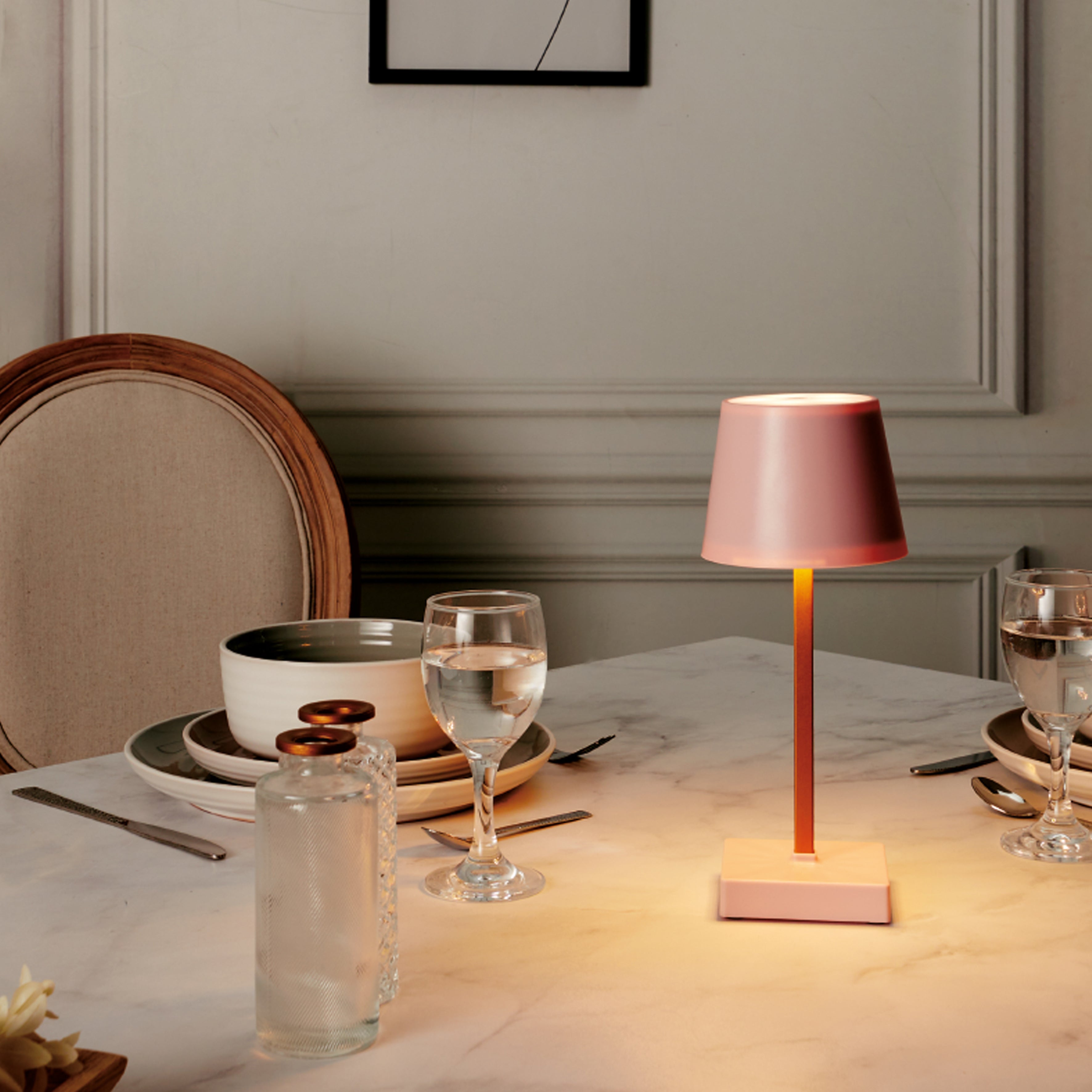 Lampe Led De Table Tactile Rose | Leroy Merlin