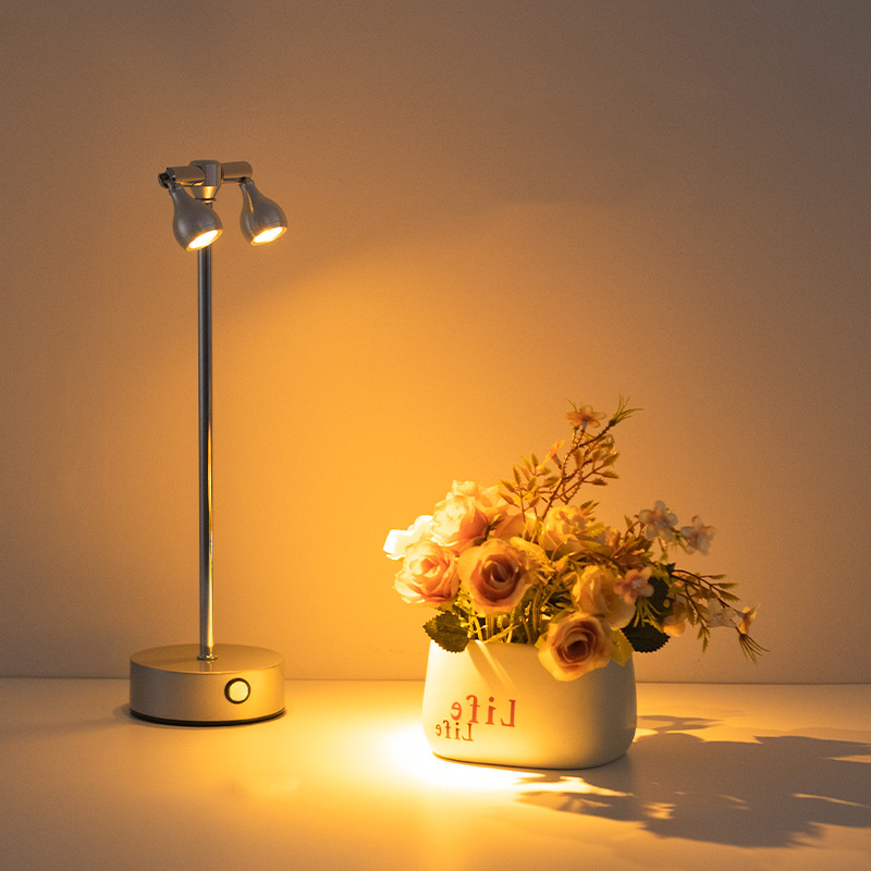 Projecteur de bar à double tête, lampe de table LED avec base en métal ...