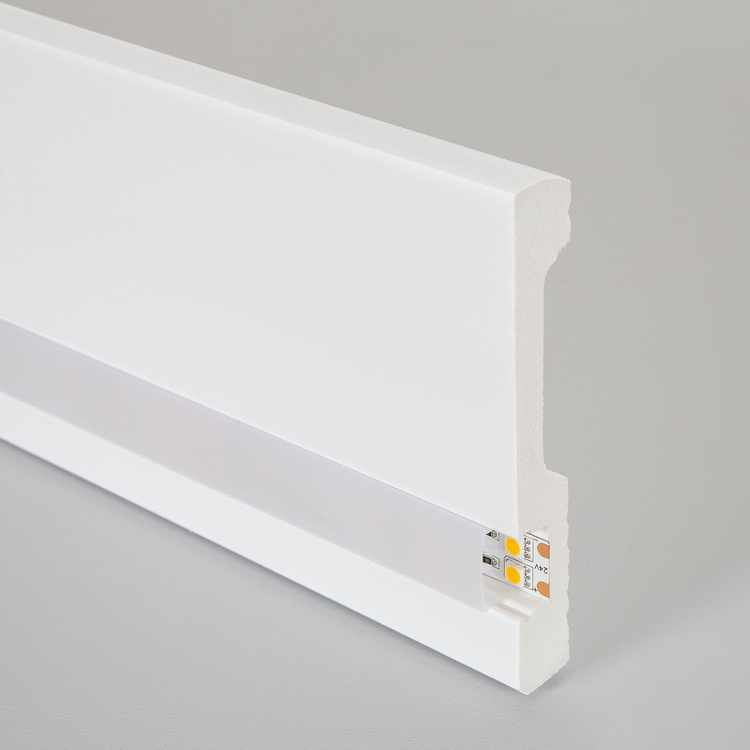 Ledkia Modanatura Zoccolo per Striscia LED Classic 10 m | Leroy Merlin